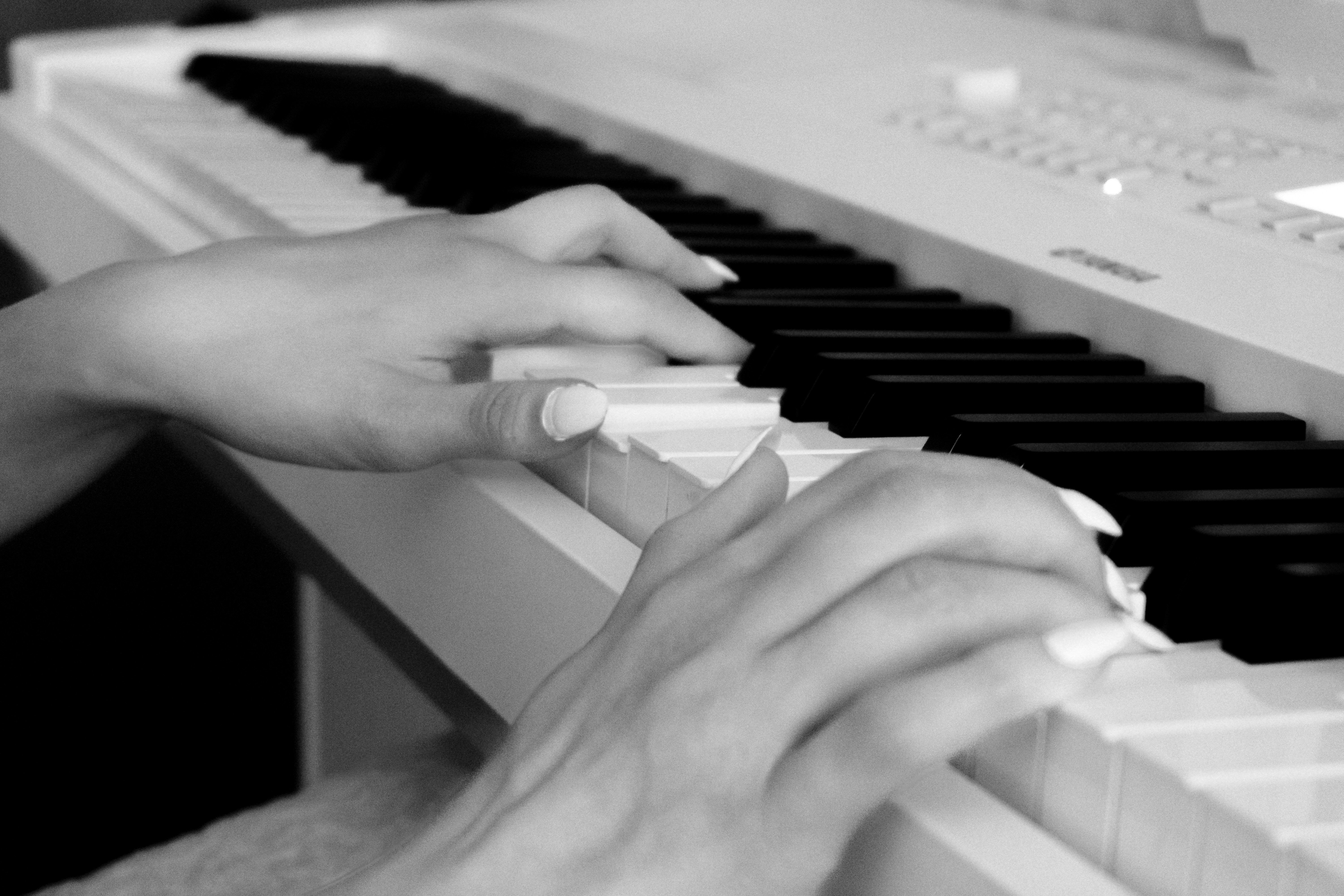 Harmonics in Focus: Hands Weaving Melodies Across Keys