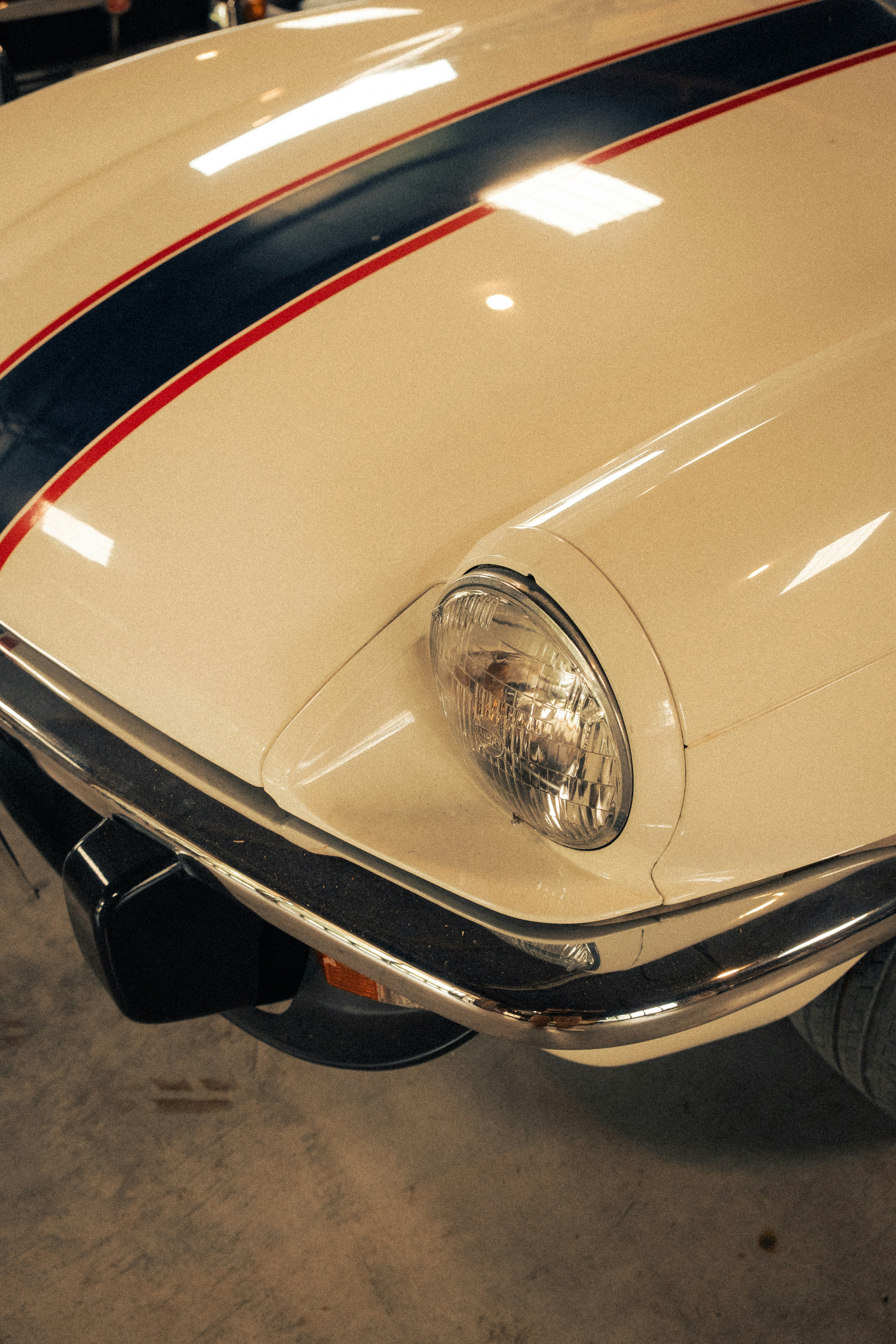 Creamy Delicacy: A Classic Porsche Low-Cost Front Glint