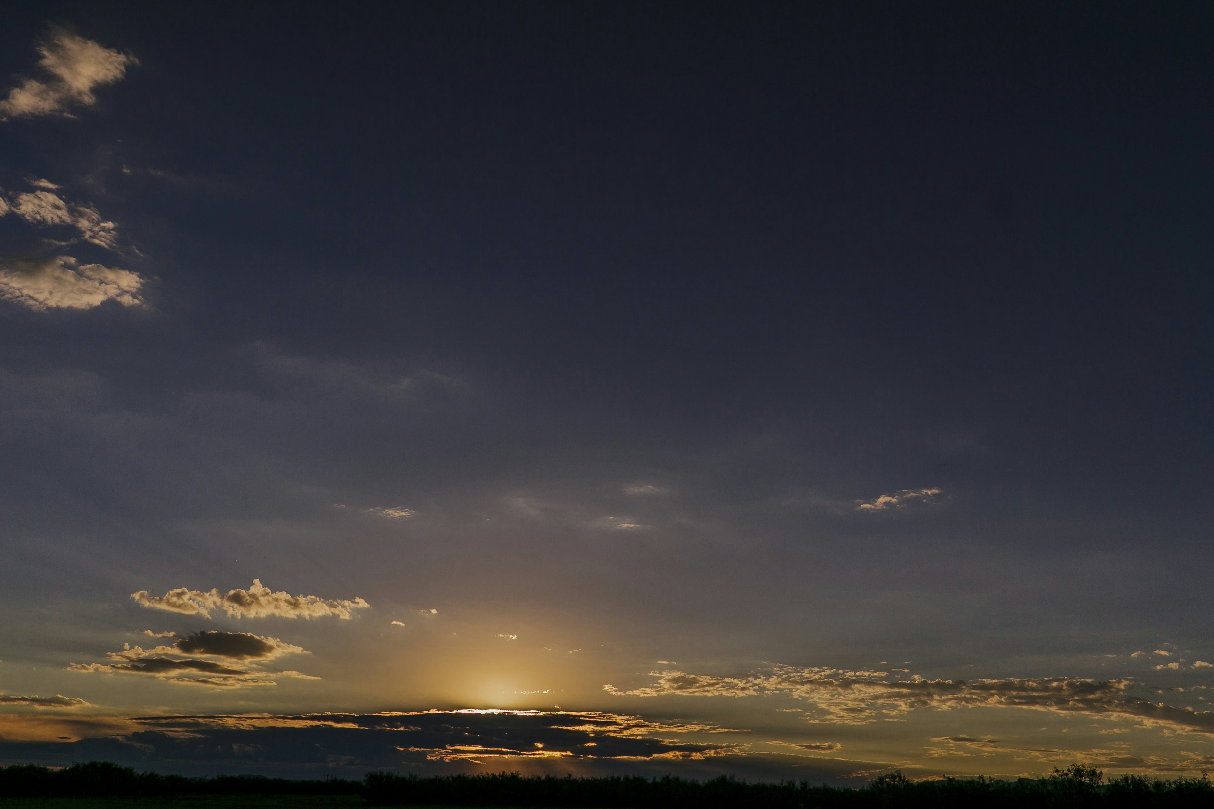 Quiet Horizon: Dusk Embrace Over Lowland