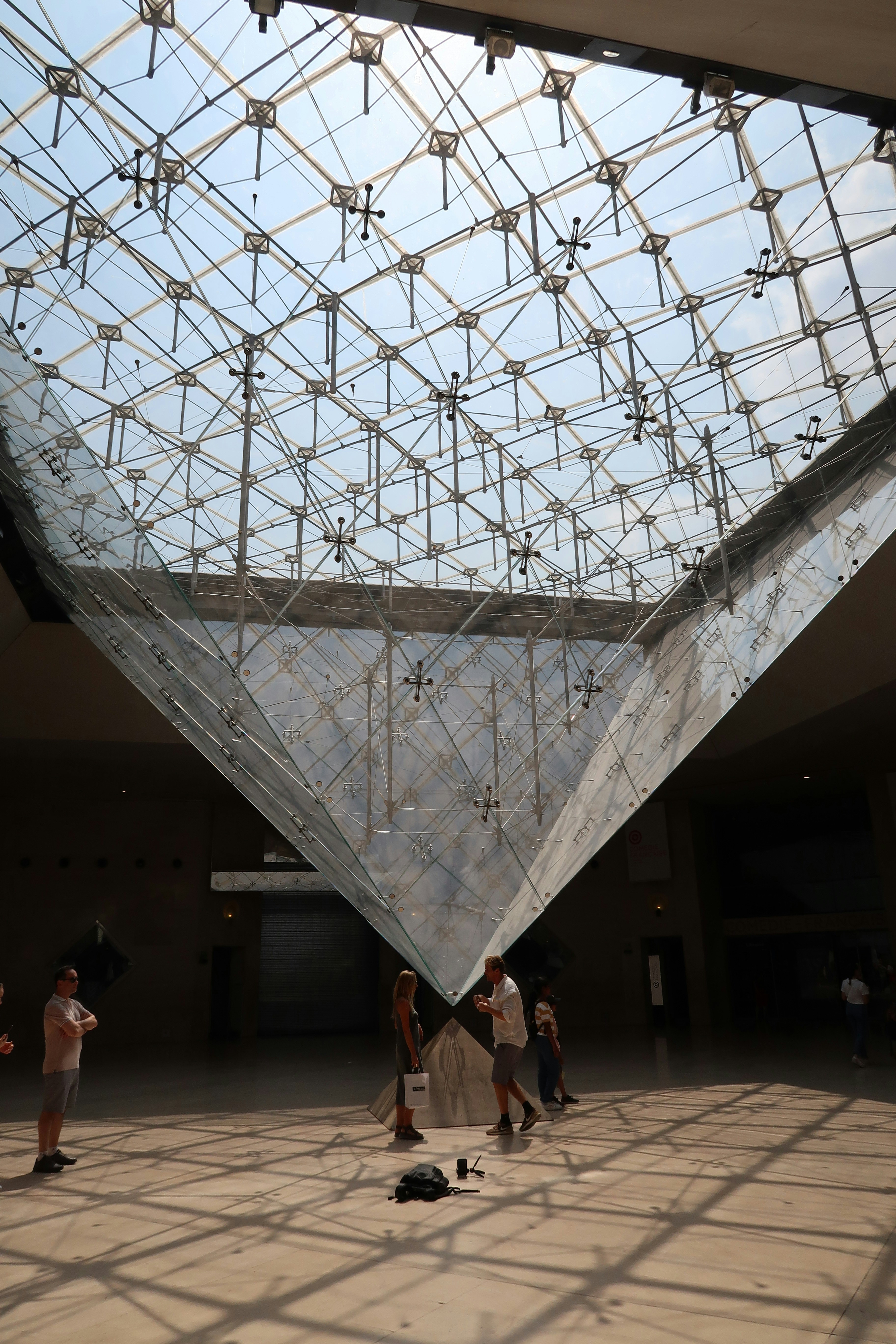 Lanterned Sky: A Pyramid of Glass Beneath an Open Ceiling