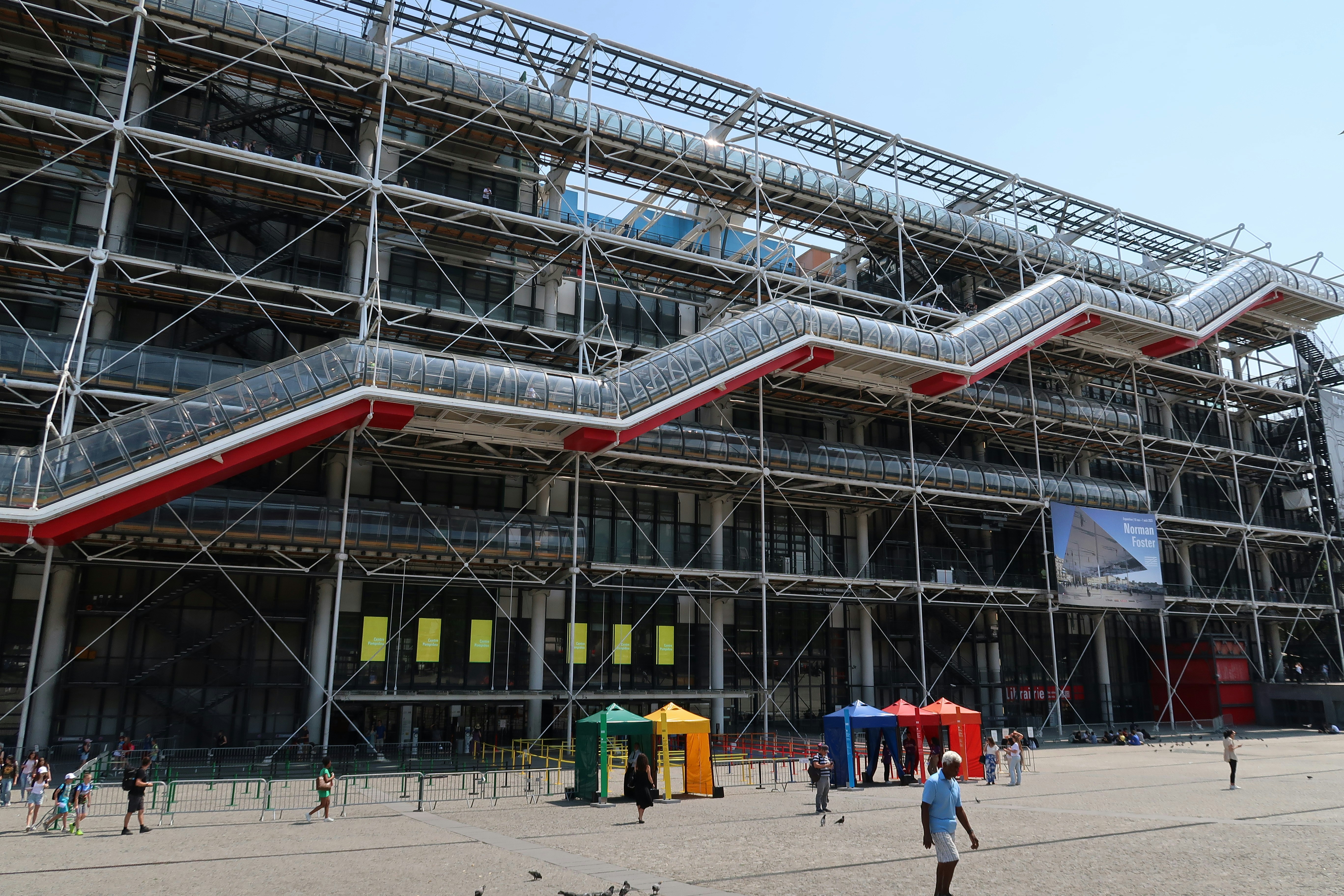 Scaffolding Opera: The Facade of a Construction-Wrapped Landmark