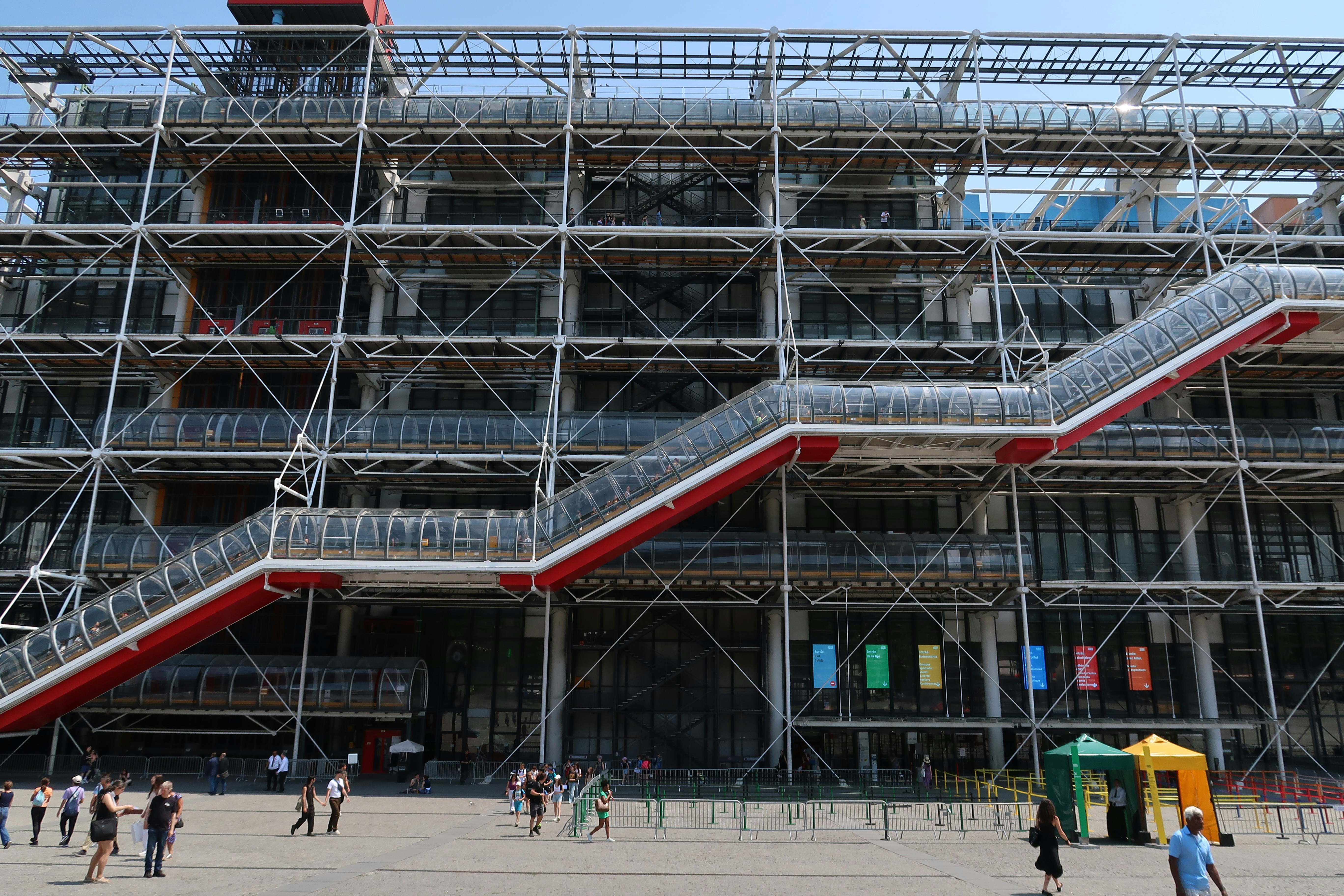 Staircased Facade: A Geometric Playground of Scaffolding Across the City