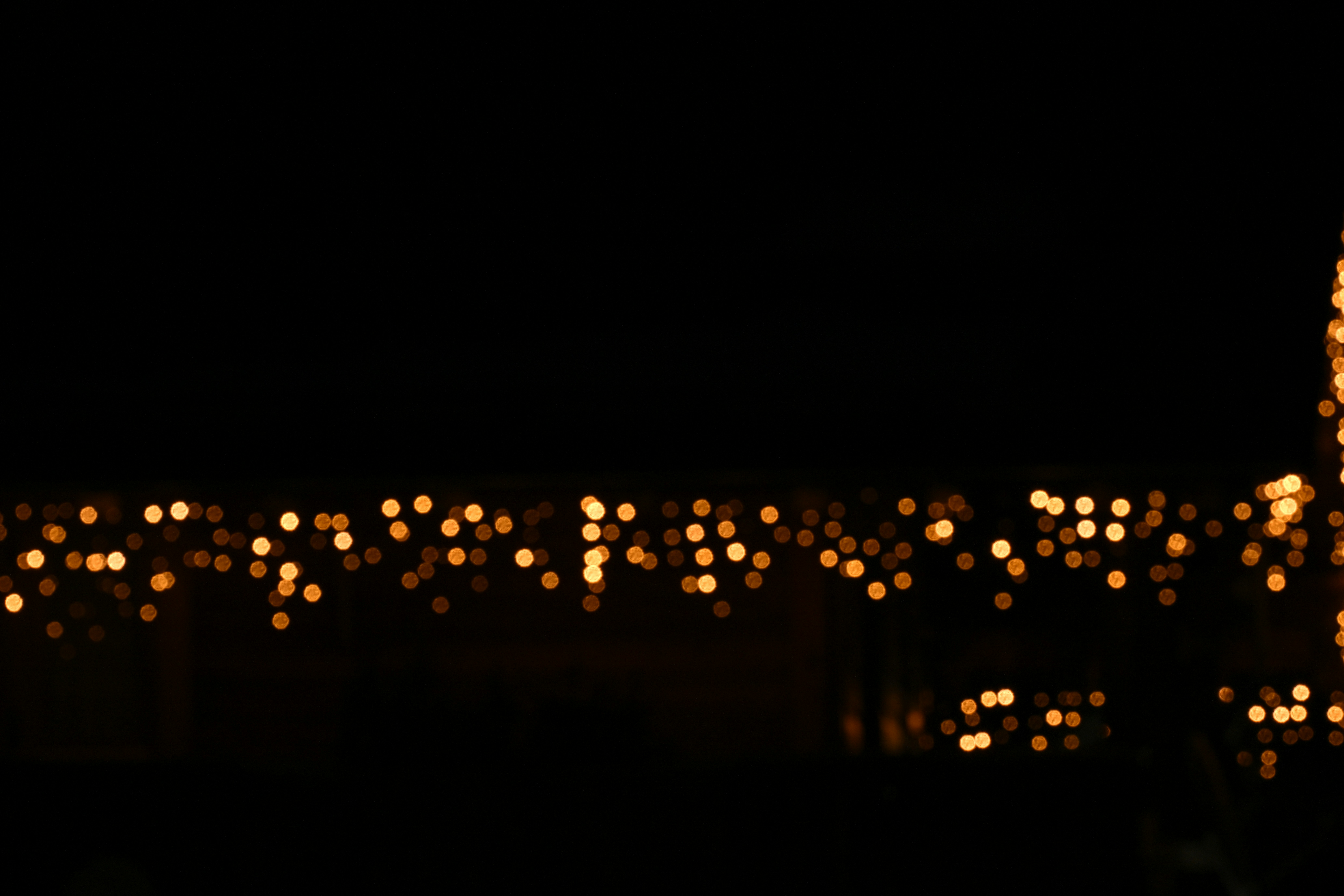 Soft City Lights: A Quiet Nightscape Behind the Blur