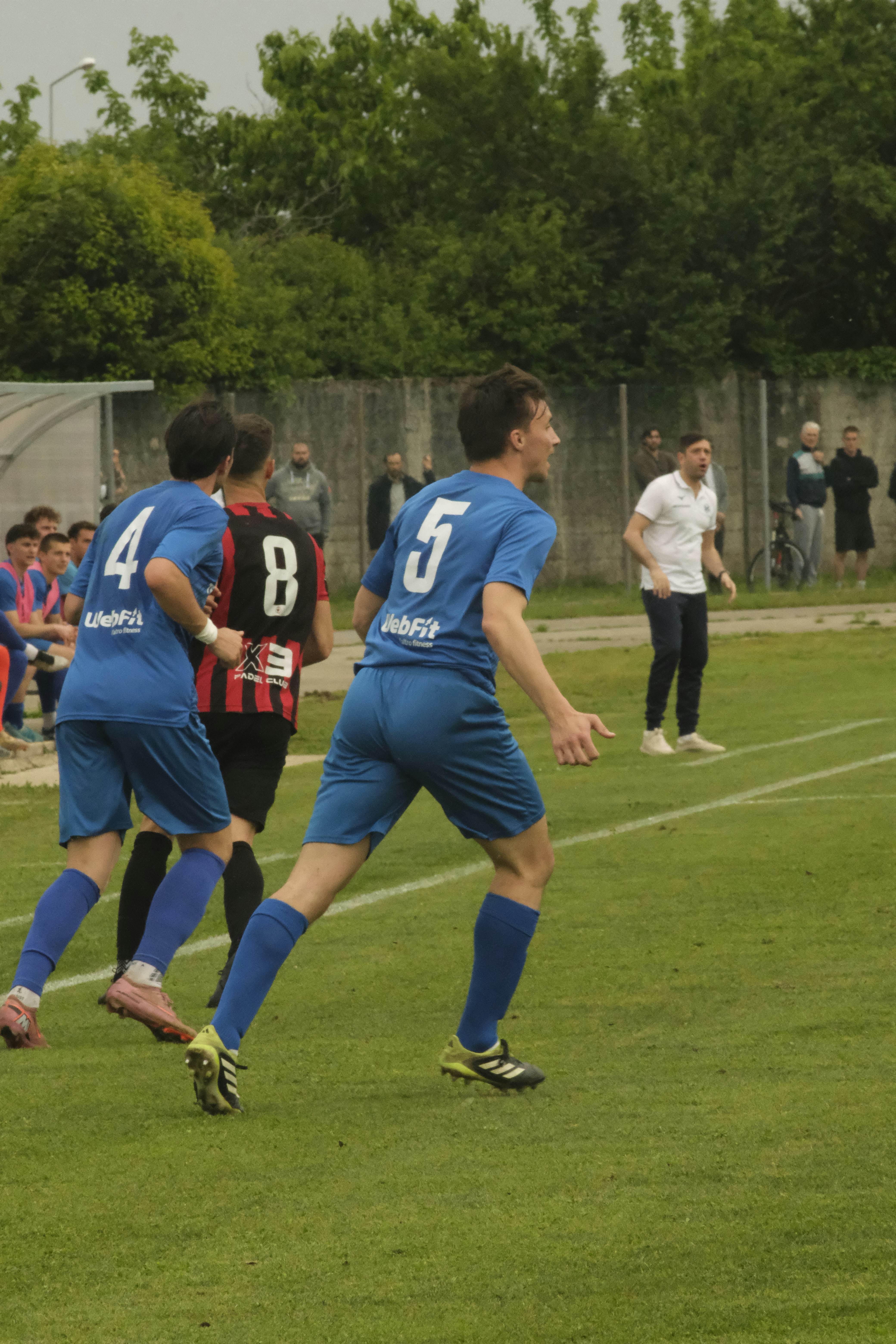 Blue-kit Sprint: Pursuit at the Sidelines