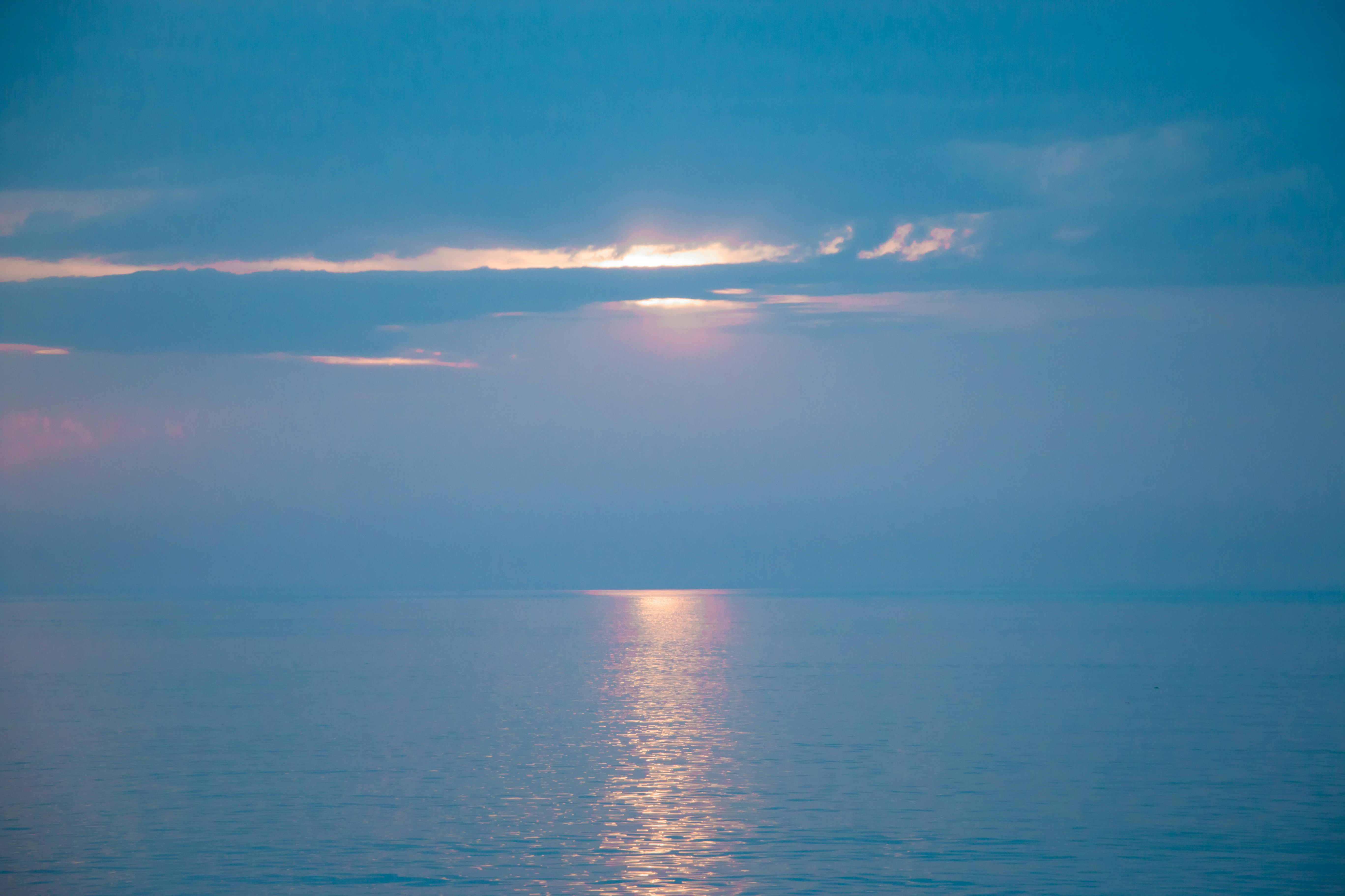 Quiet Horizon: Sunset Reflections over a Tranquil Sea