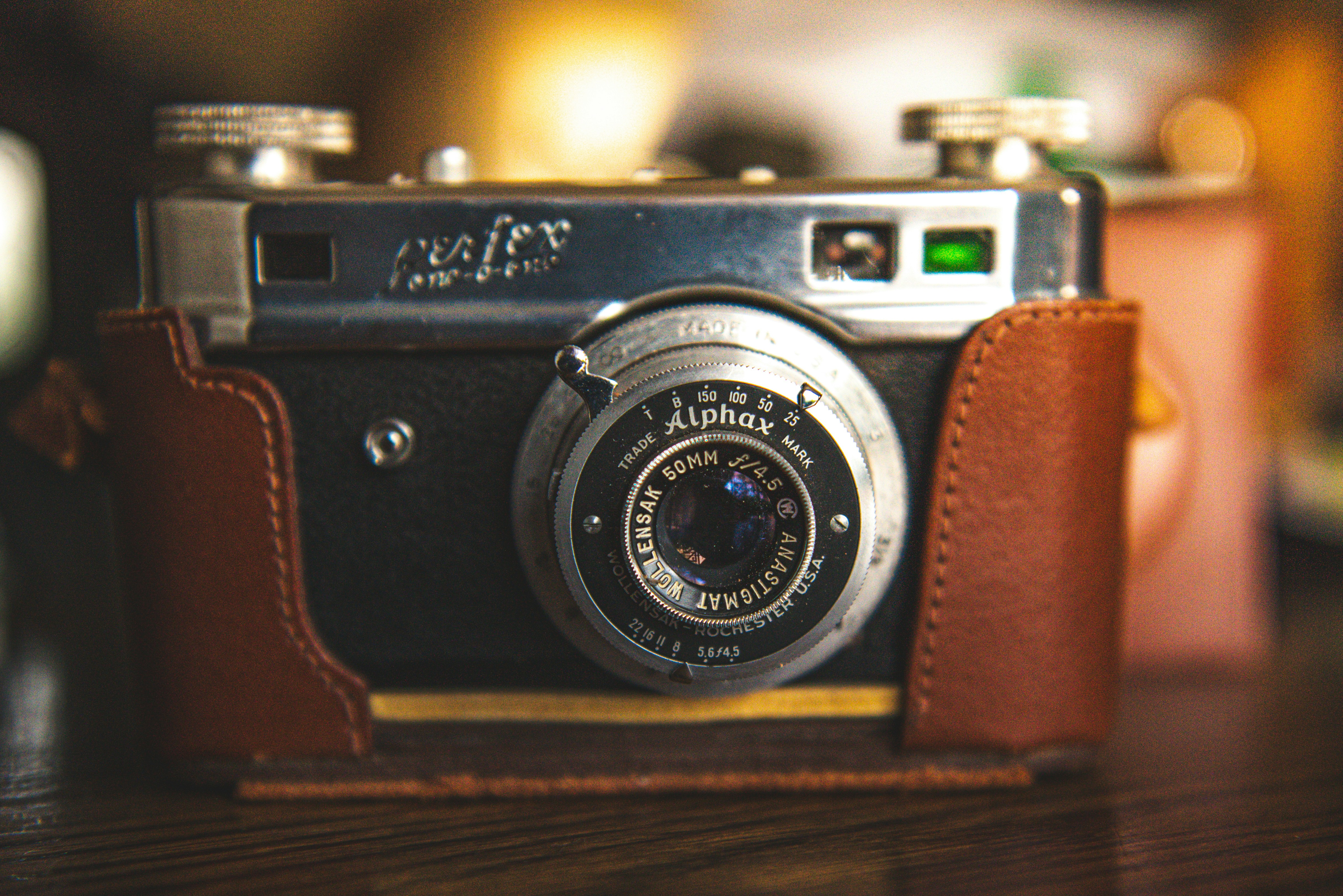 Vintage Range of Intimacy: a Zeiss-era Contax in Brown Leather Housing