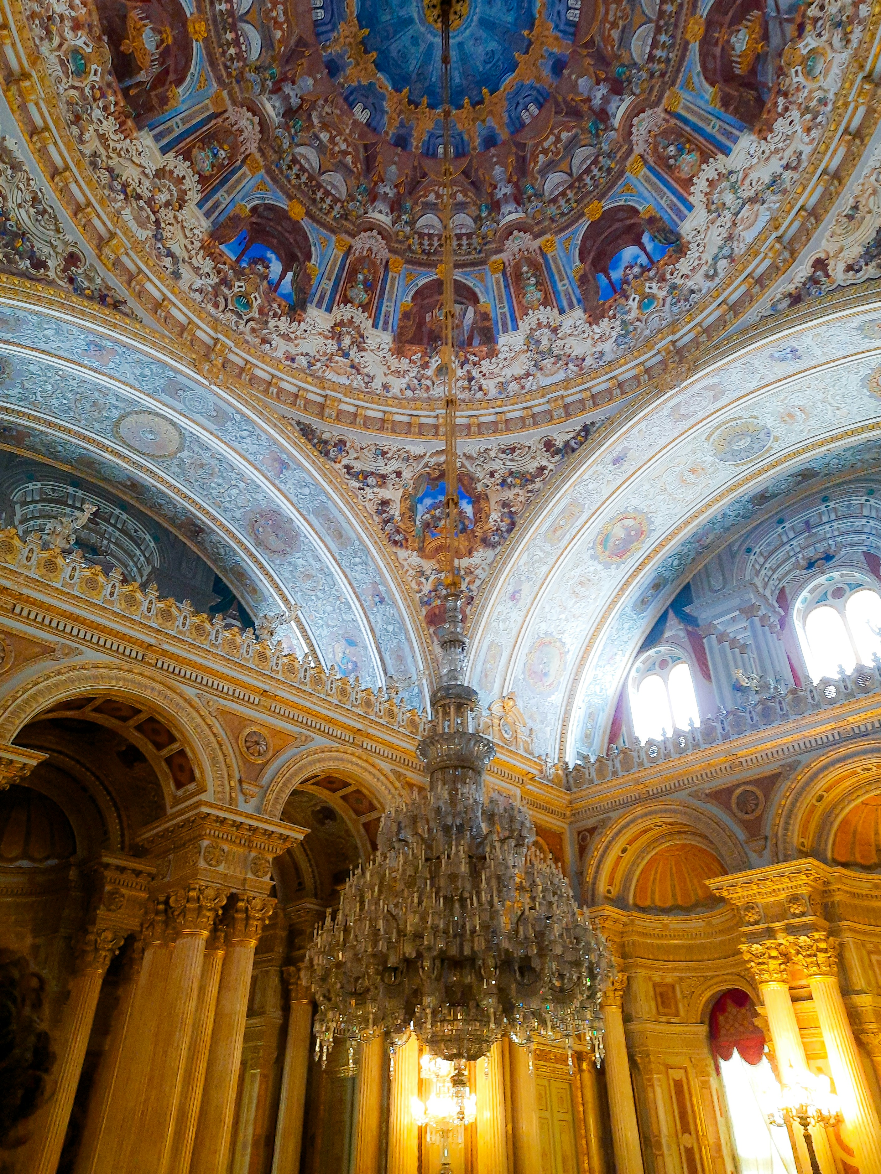 Golden Dome Sanctuary: An Opulent Ceiling and Chandelier Lavishly Framed