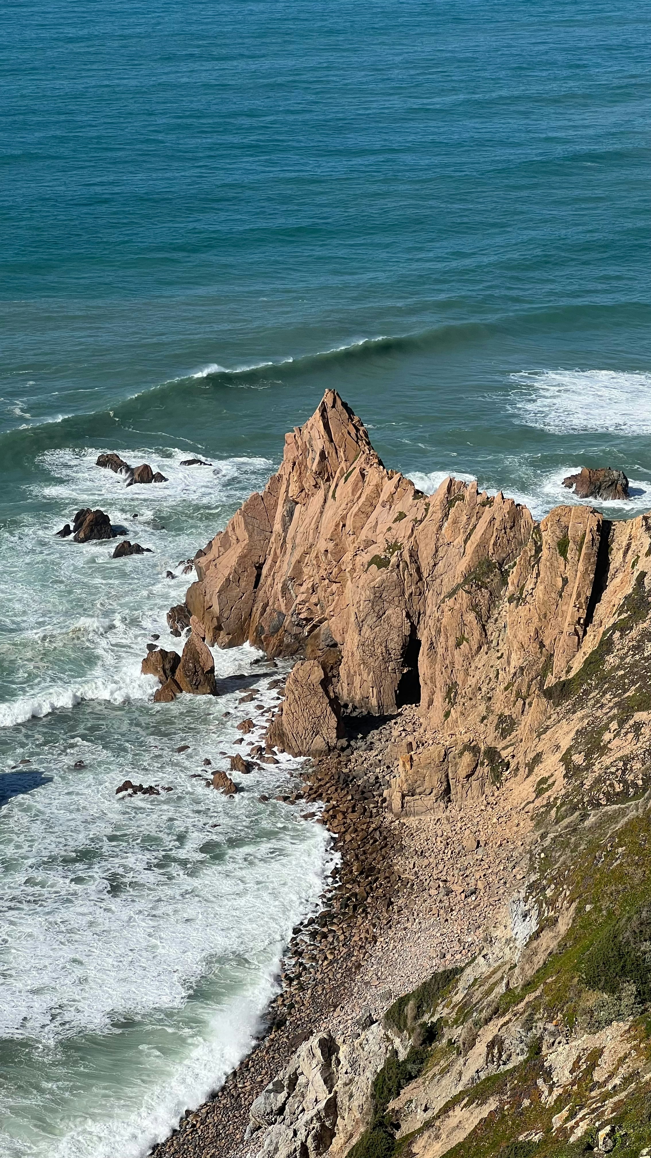 Sea‑Grown Sentinel: A Coastal Cliff Surging to the Horizon