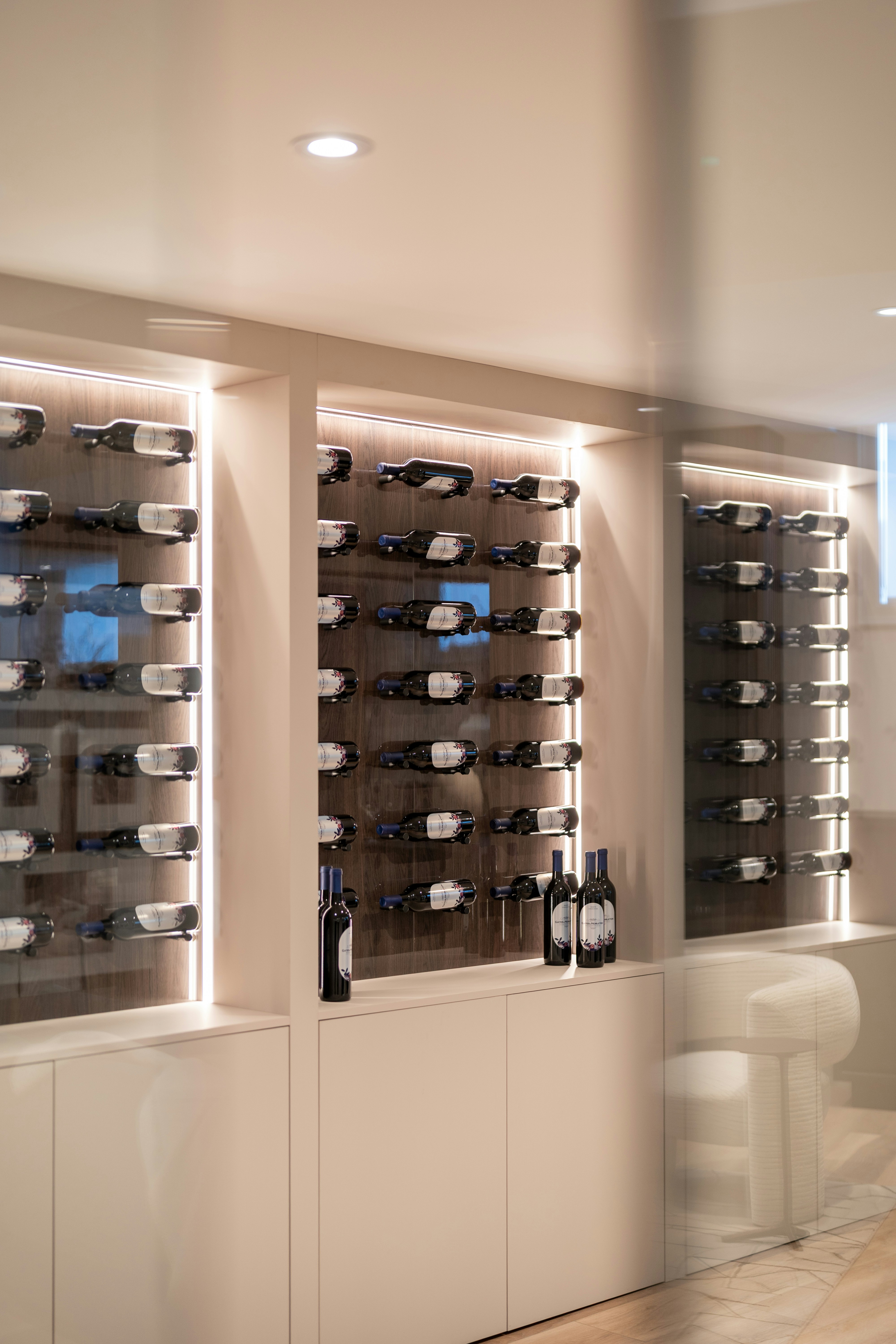 Wine Wall in Soft Light: A Quiet Showroom Moment