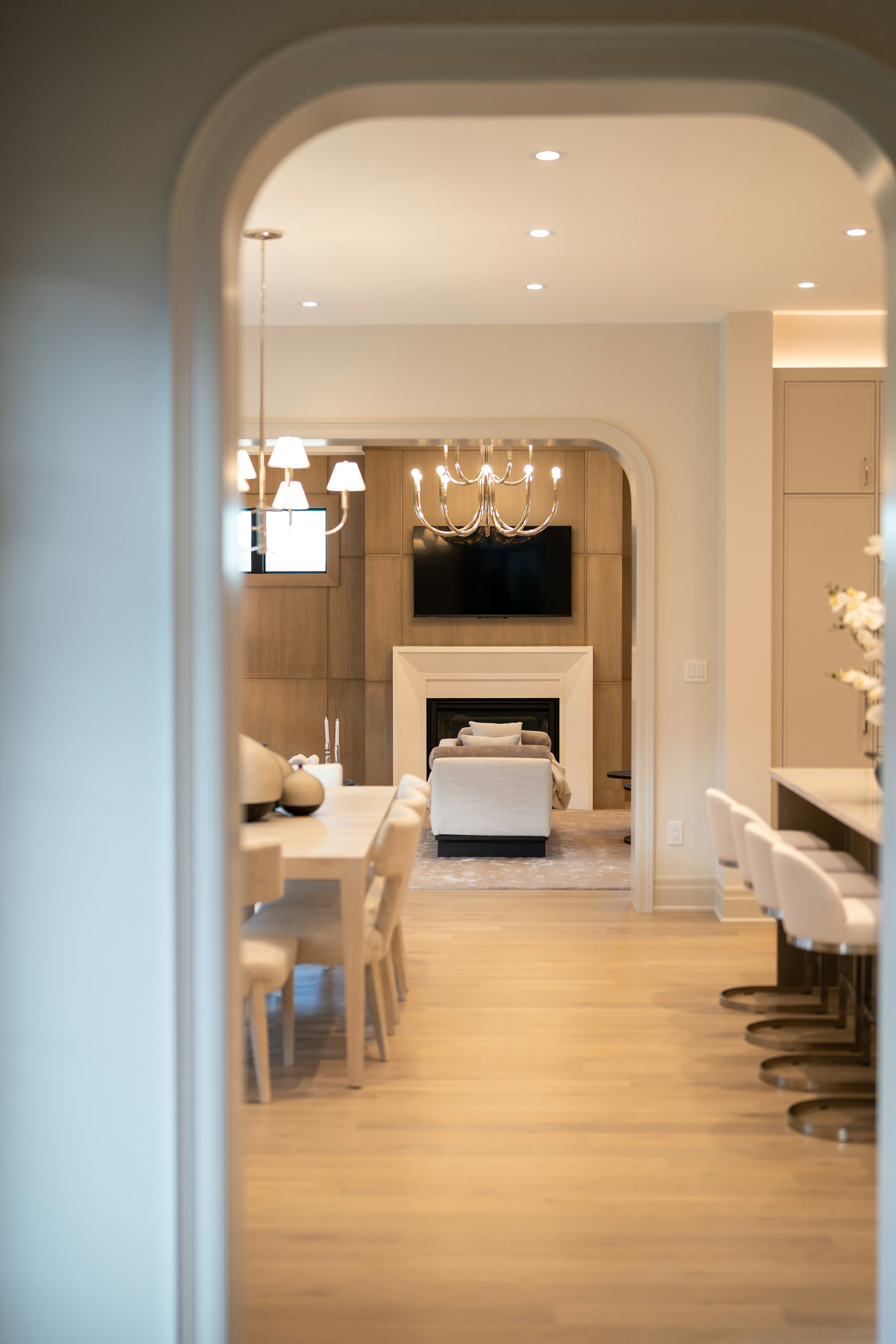 Archway to a Quiet Modern Living Space