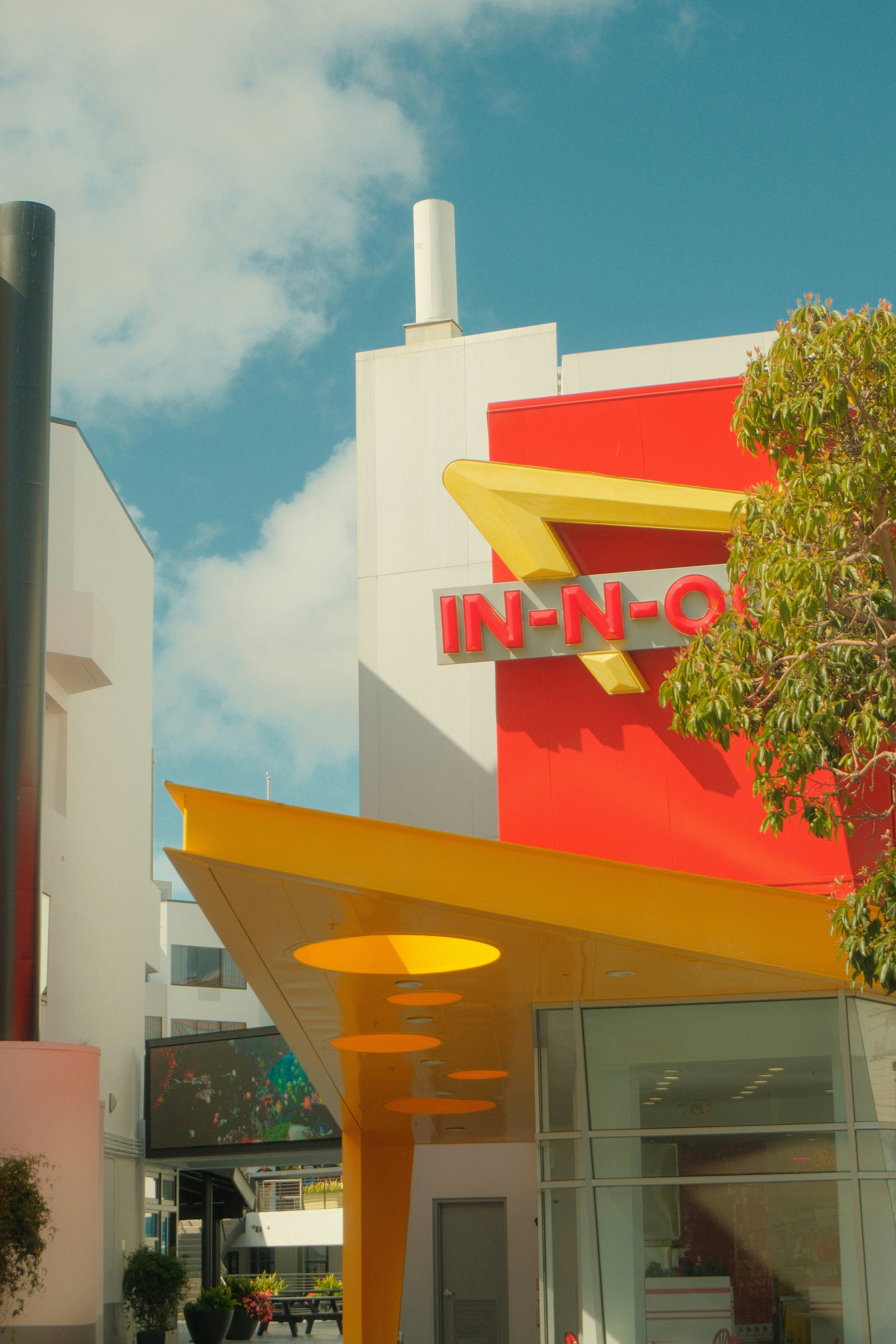 Sunny In-N-Out Canopy: A Retro-Modern Fast-Food Facade