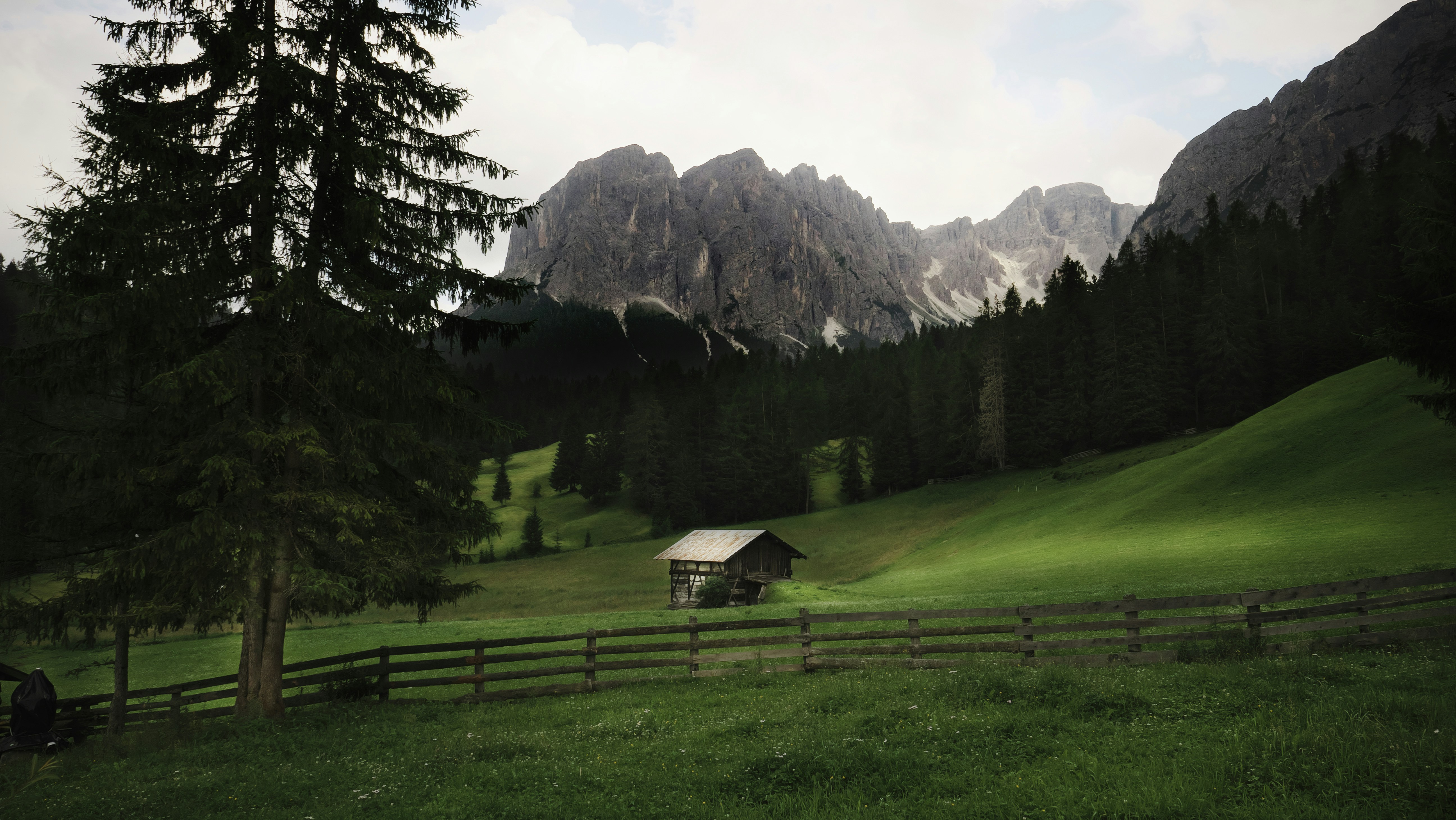 Alpine Meadow Quiet: A Cottage Beneath the Peak