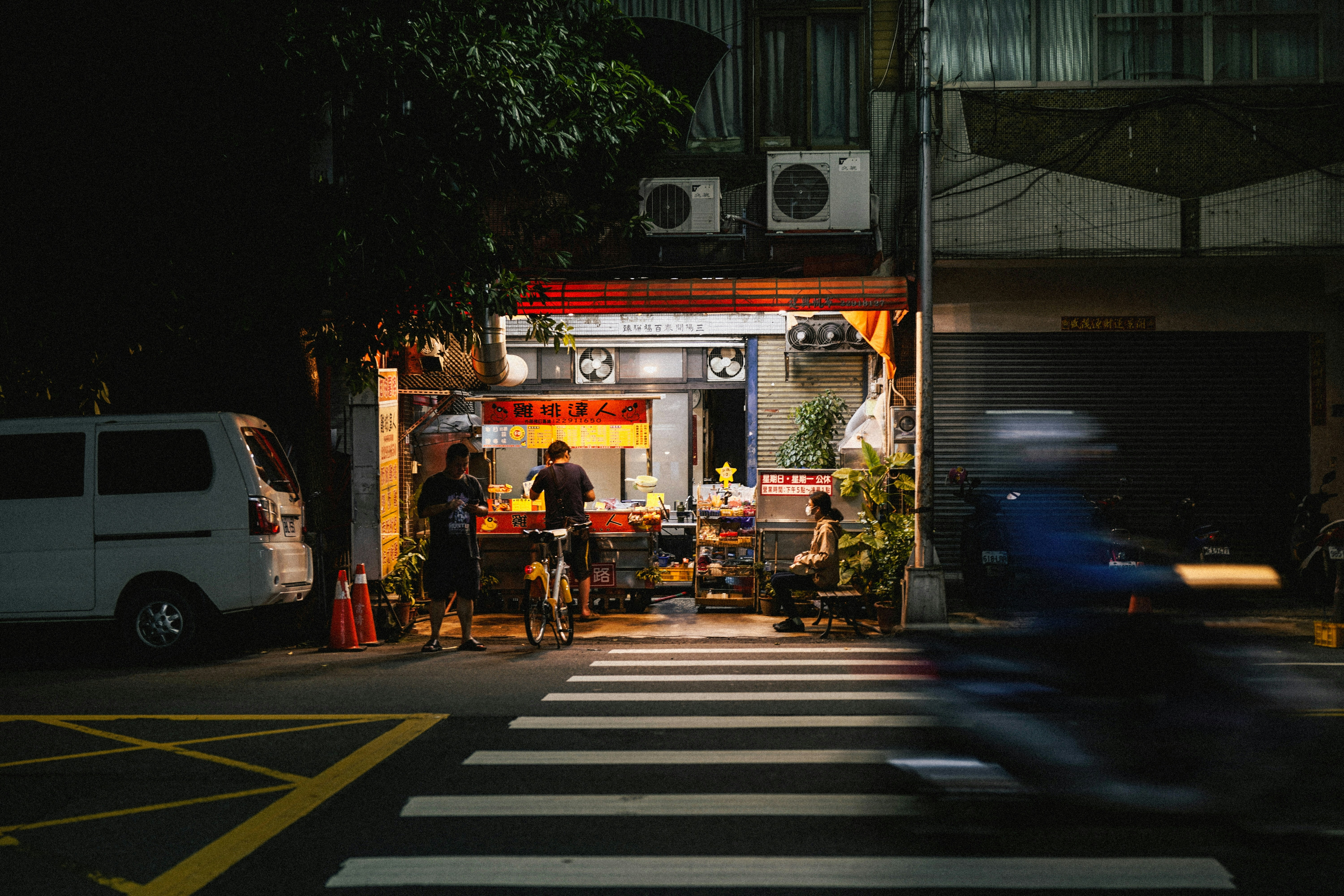 Night Market Glow: A Streetcorner Kitchen Comes Alive under Neon