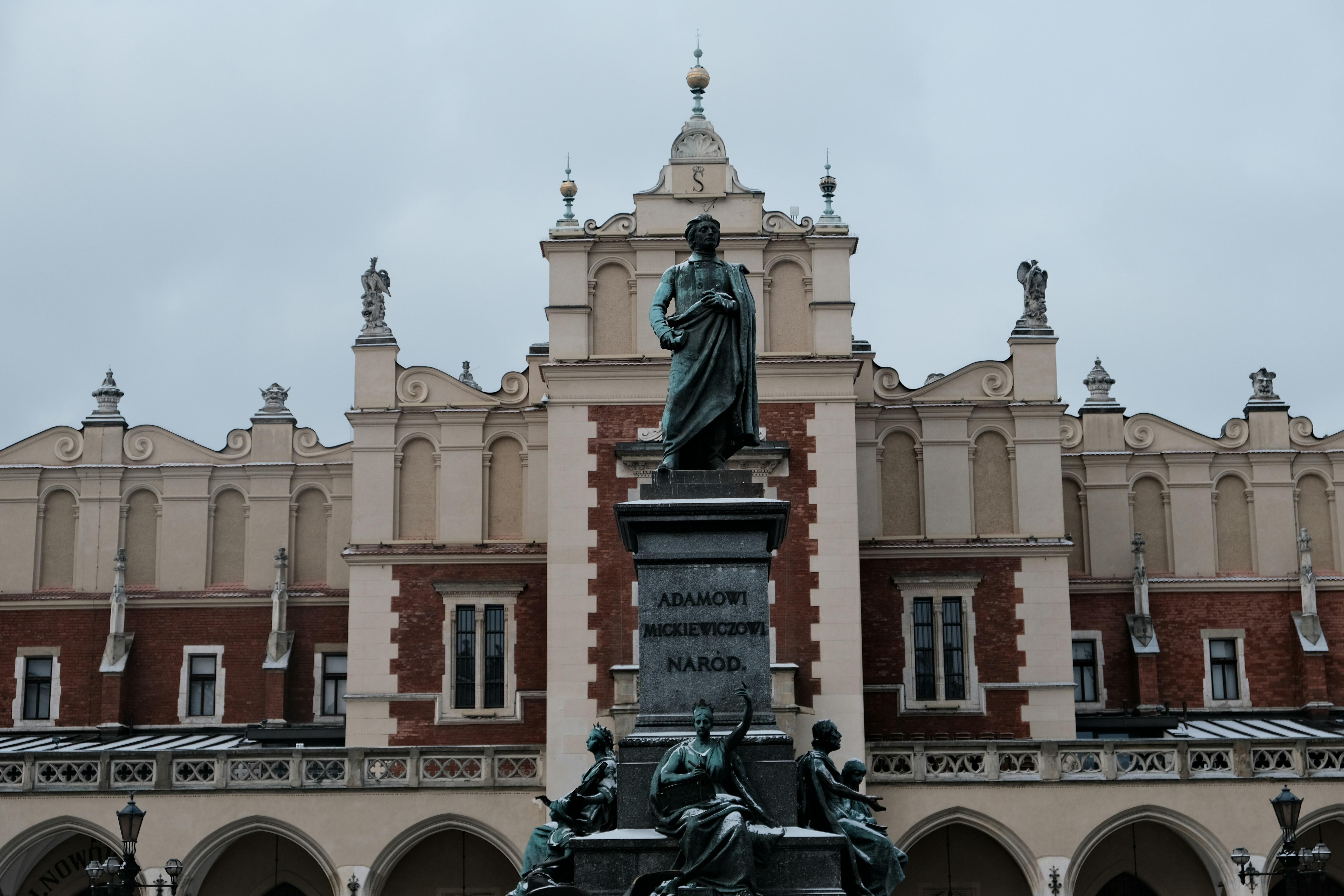 Statue Square: A Baroque Facade Framed by a Monumental Monument