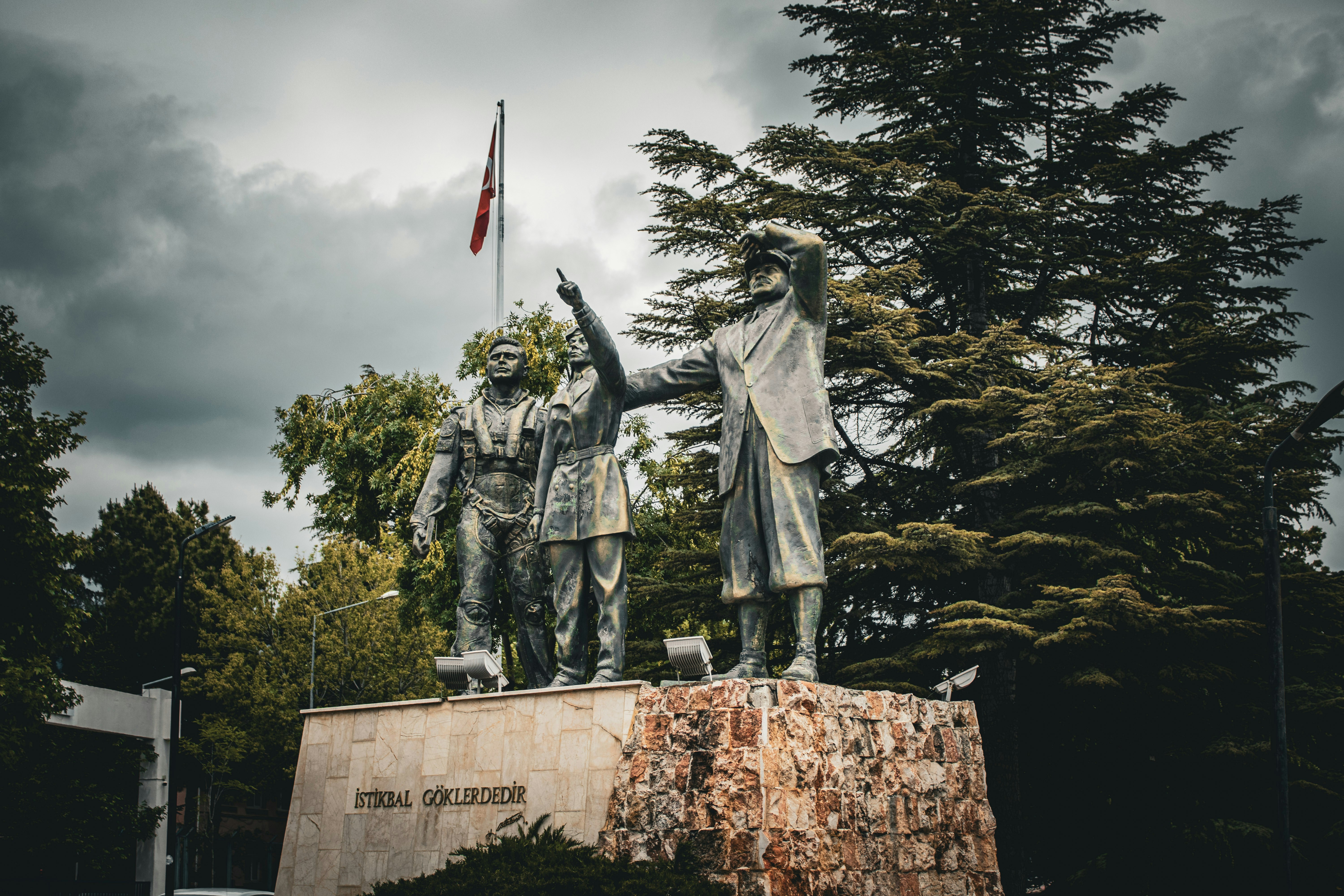 Statues of Valor: A Monument Reaching Toward the Sky