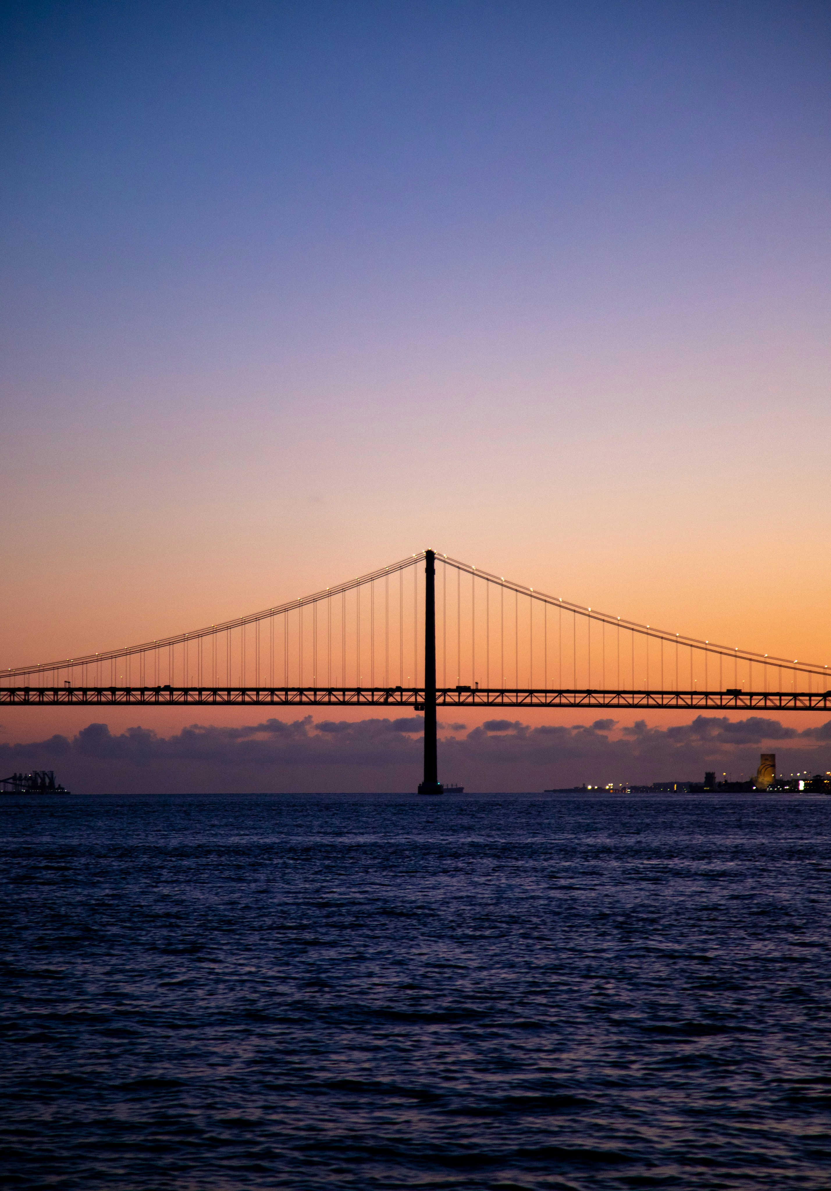 Silhouette Span: Sunset over a Quiet Ocean