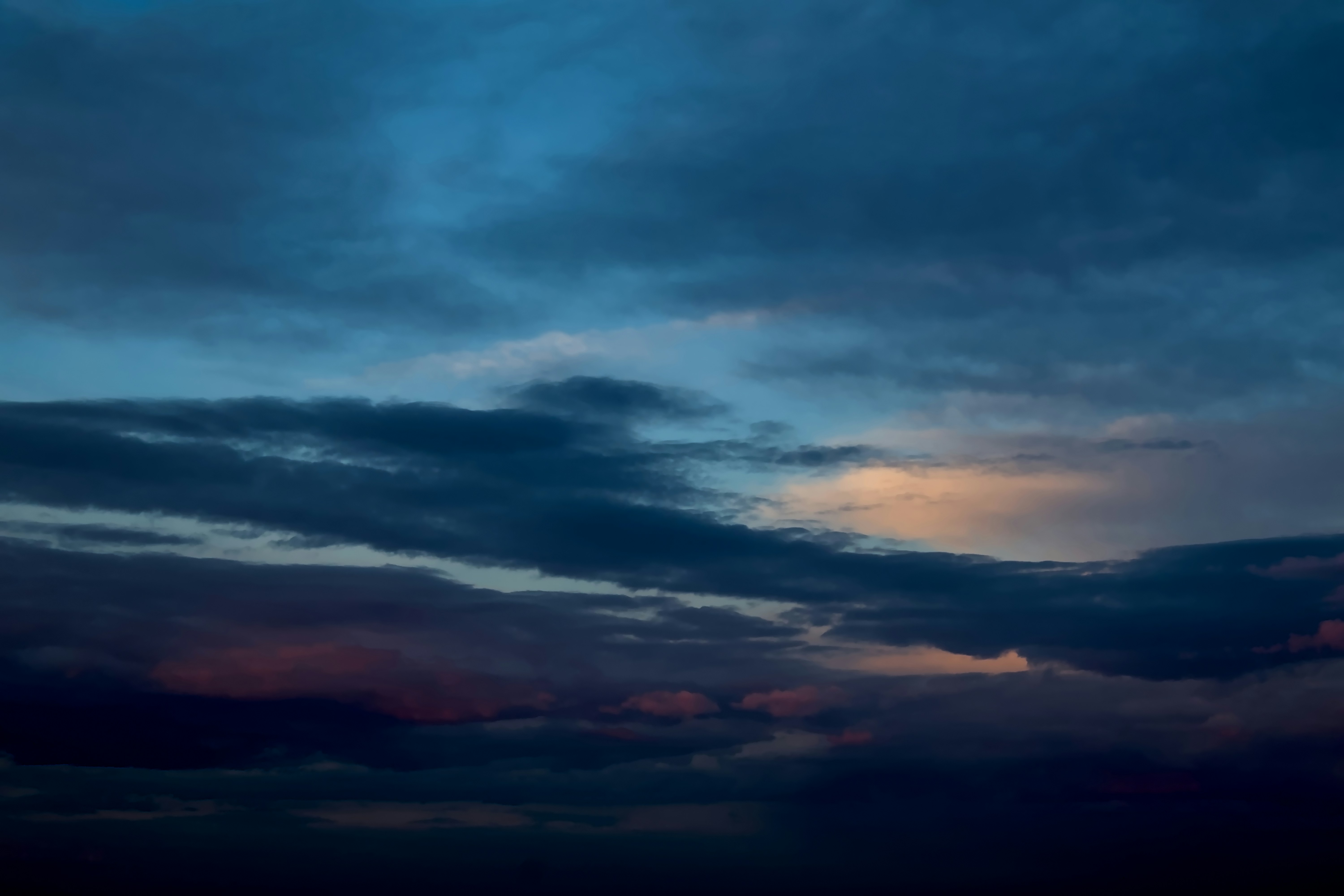 Dusk Break in the Cloud Crown