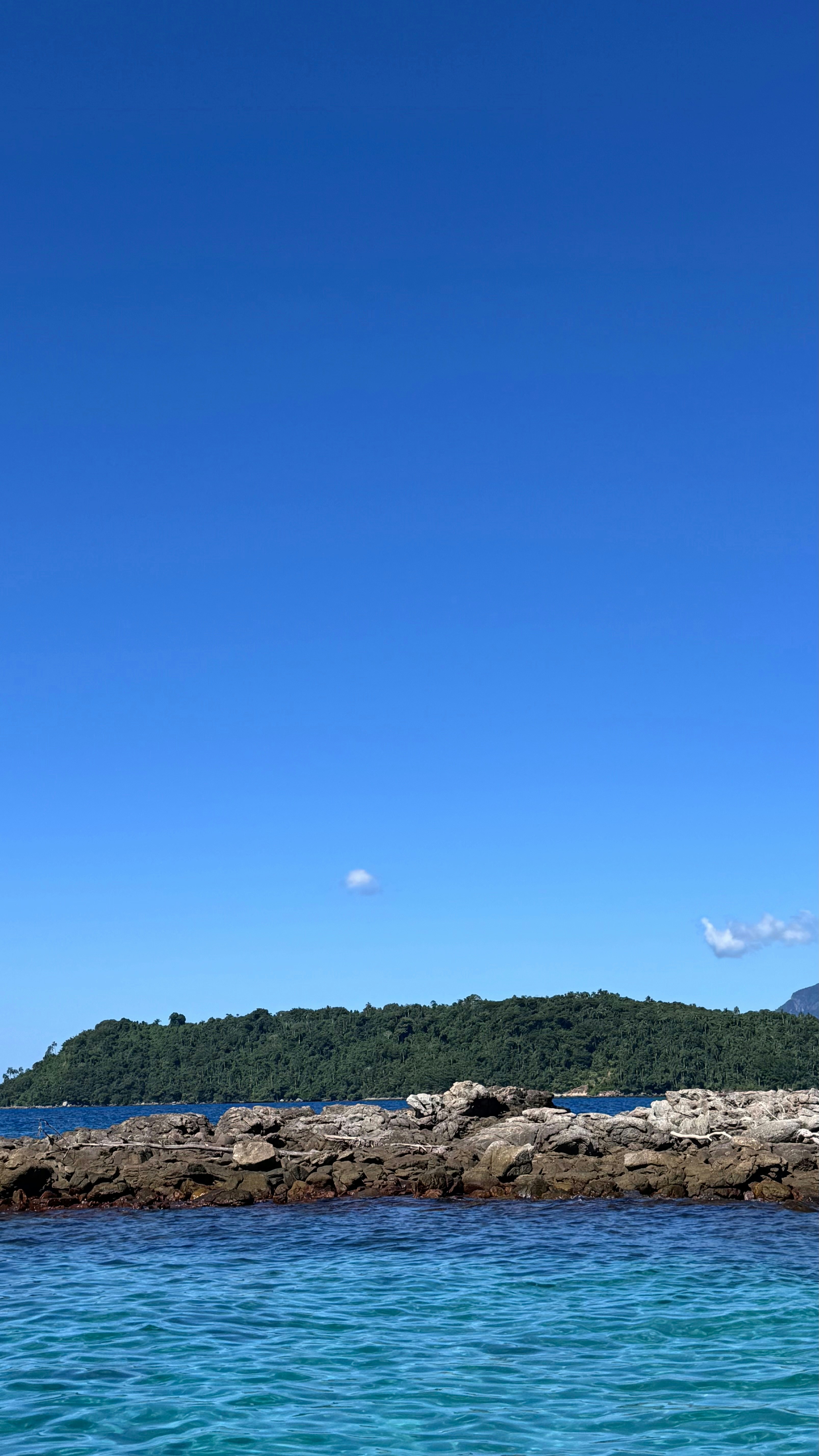 Quiet coastal horizon resting on sunlit reefs