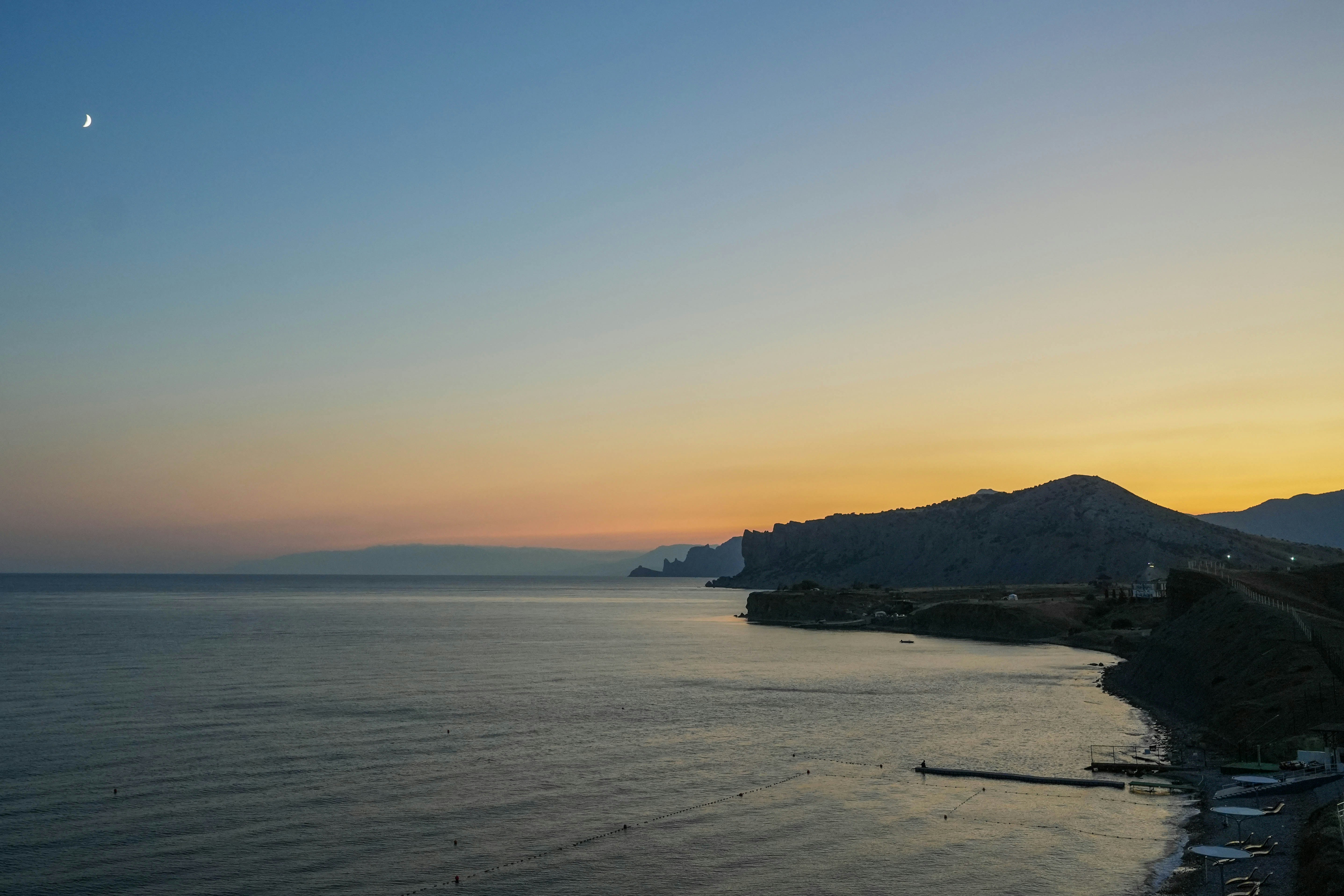 Dusk over the Quiet Cape: A Sea Cliff at Golden Hour