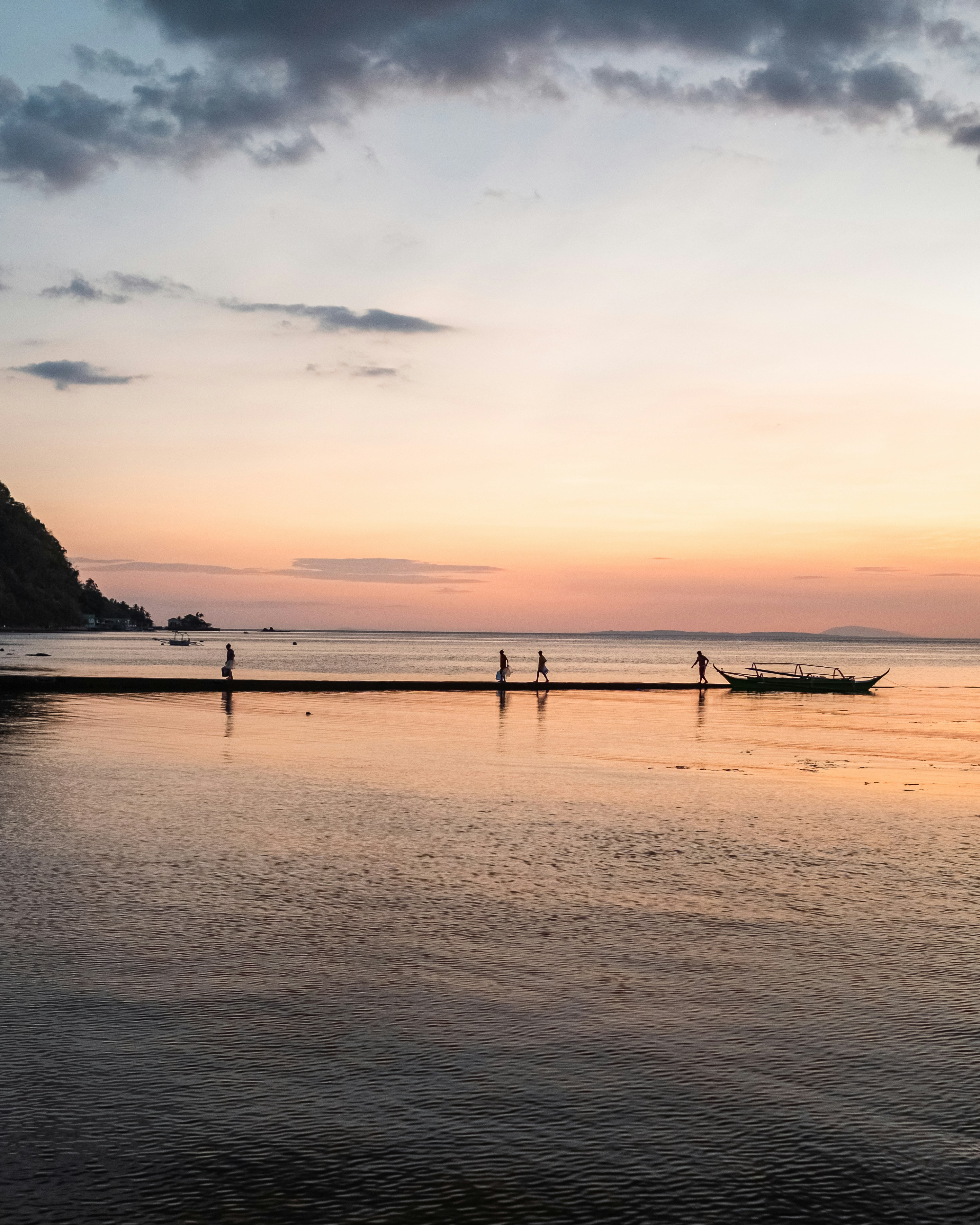 Sunset Pier: Silent silhouettes at the waterline