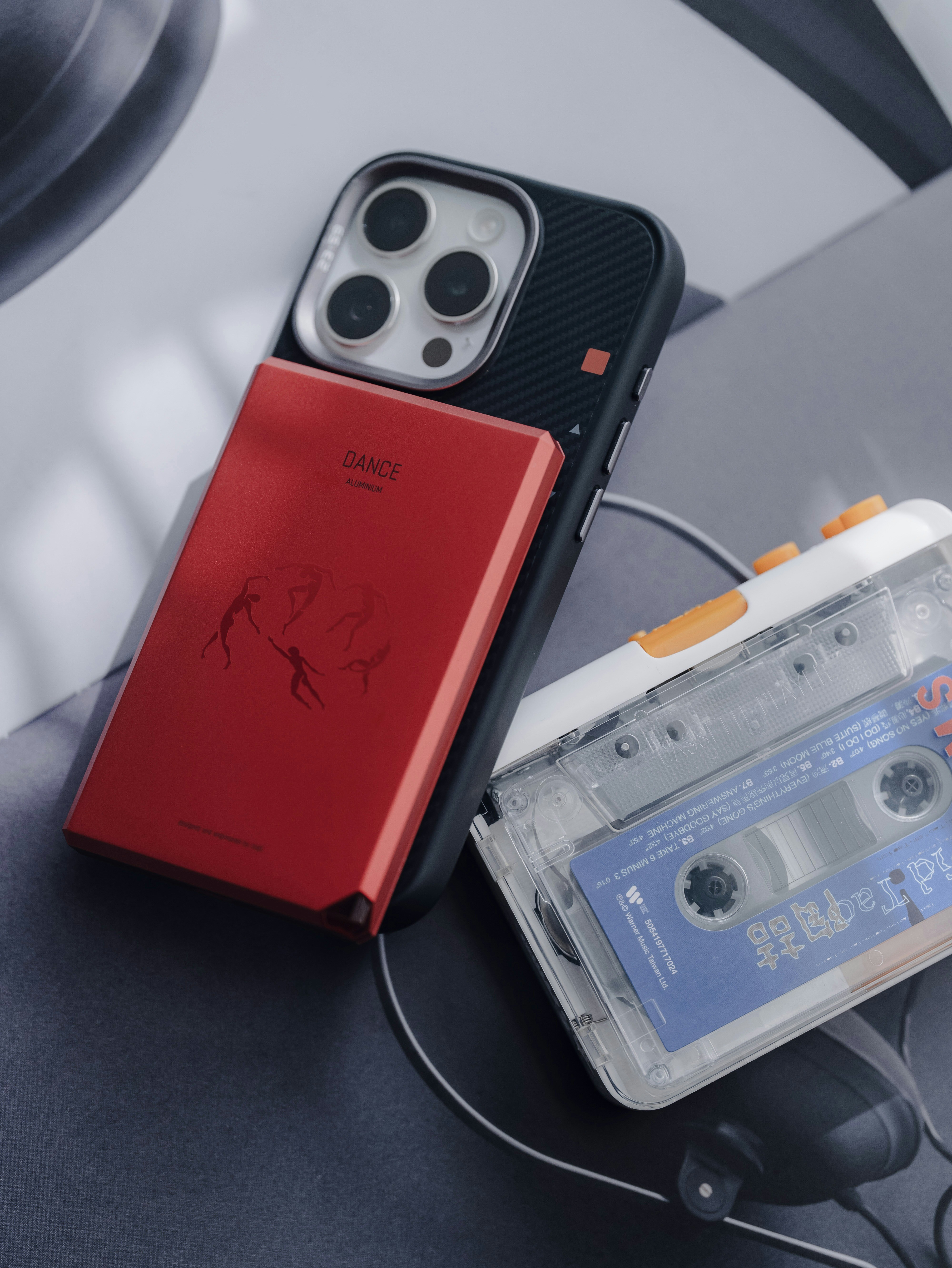 Red Tarot: A Compact Gallery of Tech Gear