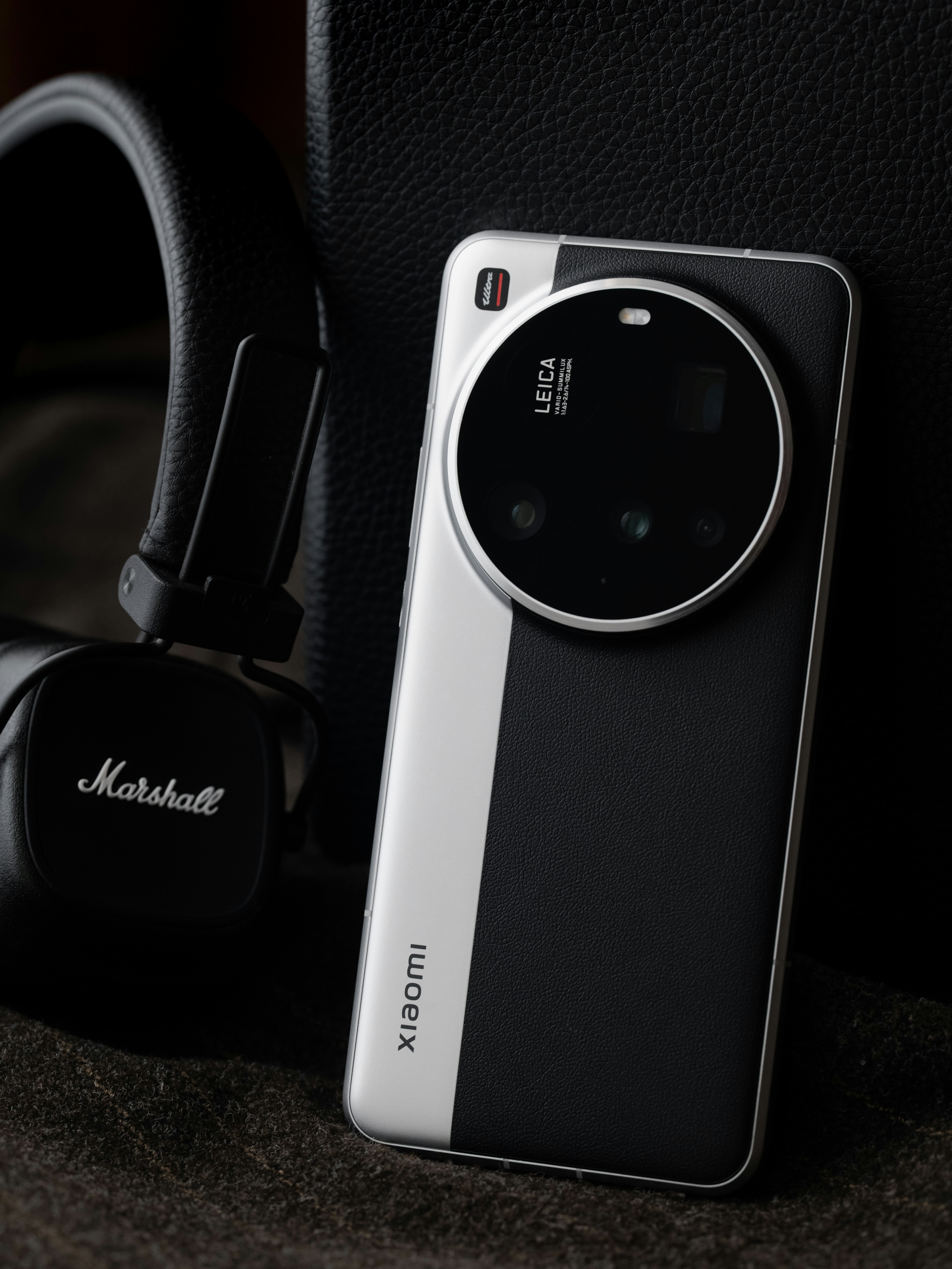 Leica Circle: A sleek radiance in a modern handheld silhouette