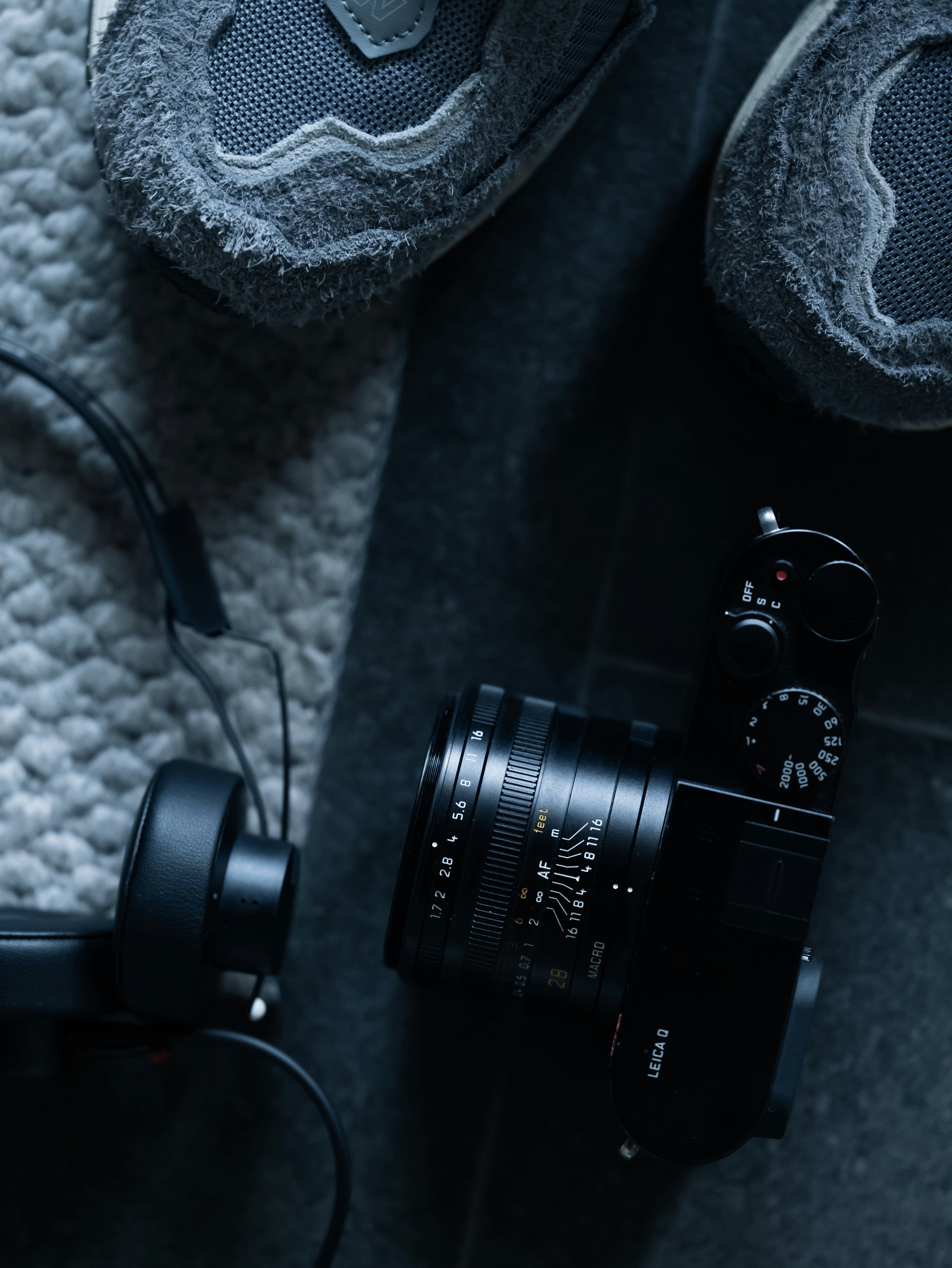 Low-Light Studio: A close look at a compact camera setup