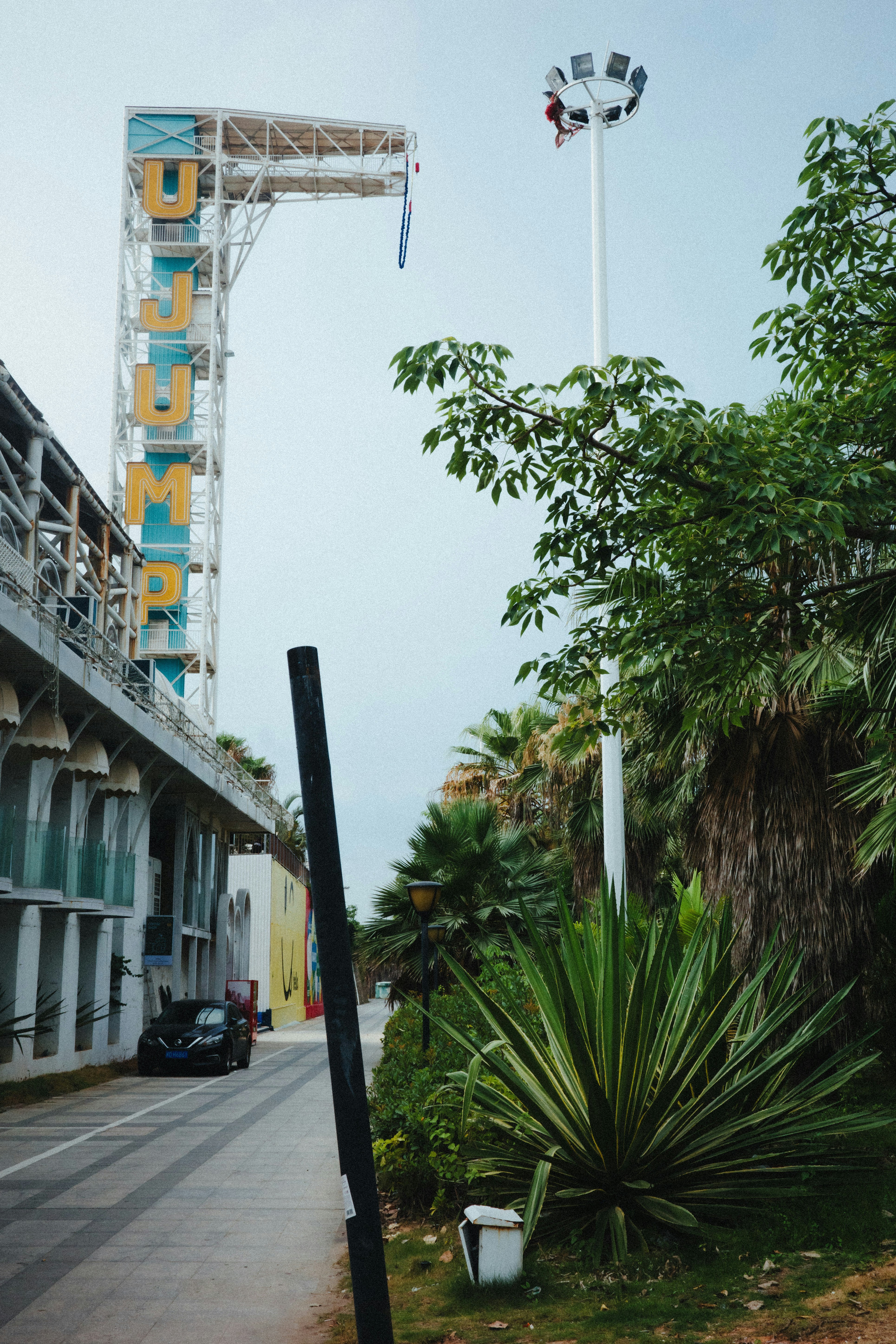 Vertical Signage and Tropical Corridor: A Quiet Resort in Urban Light