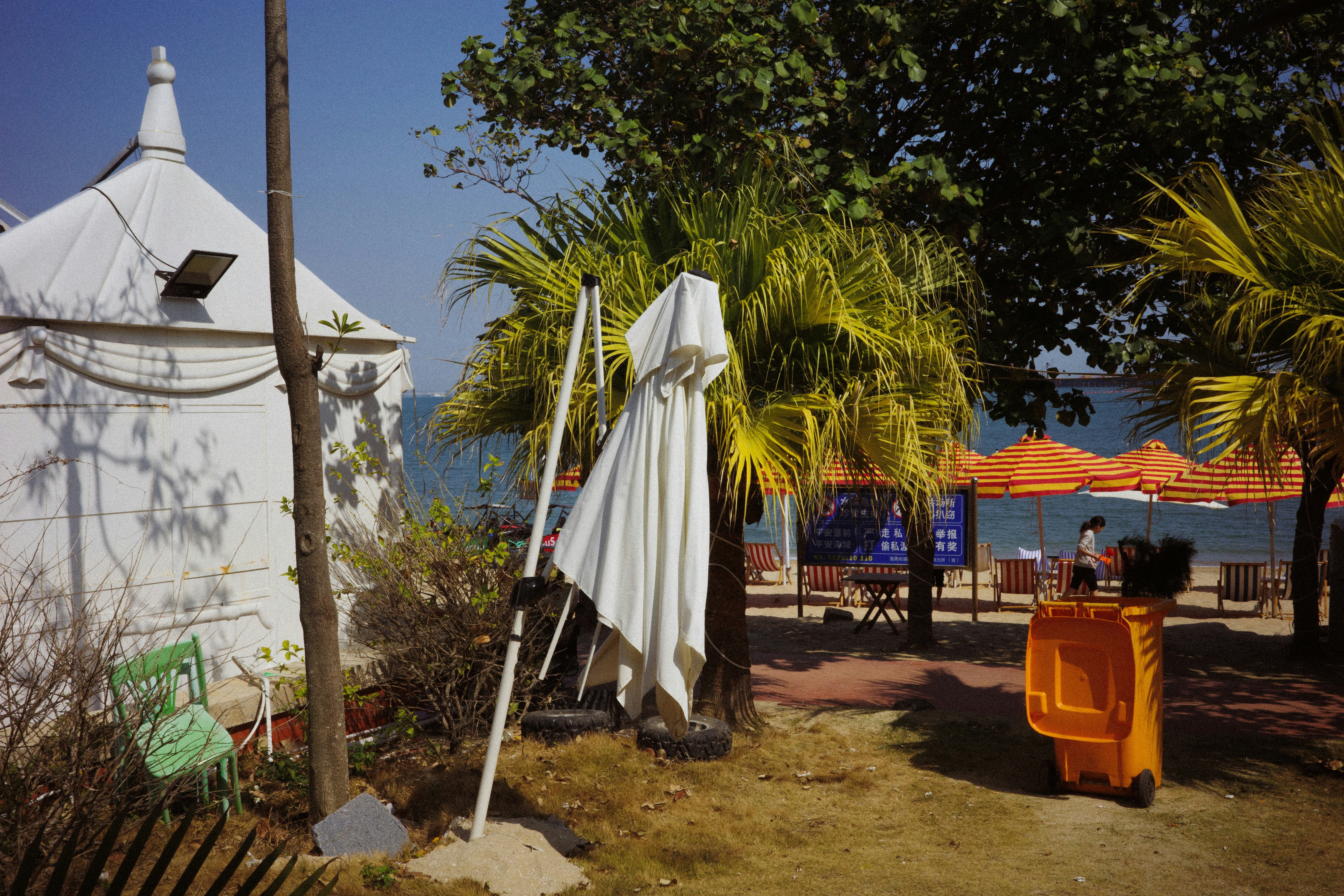 Sunlit Beachside Flair with a Tidy Path to the Sea