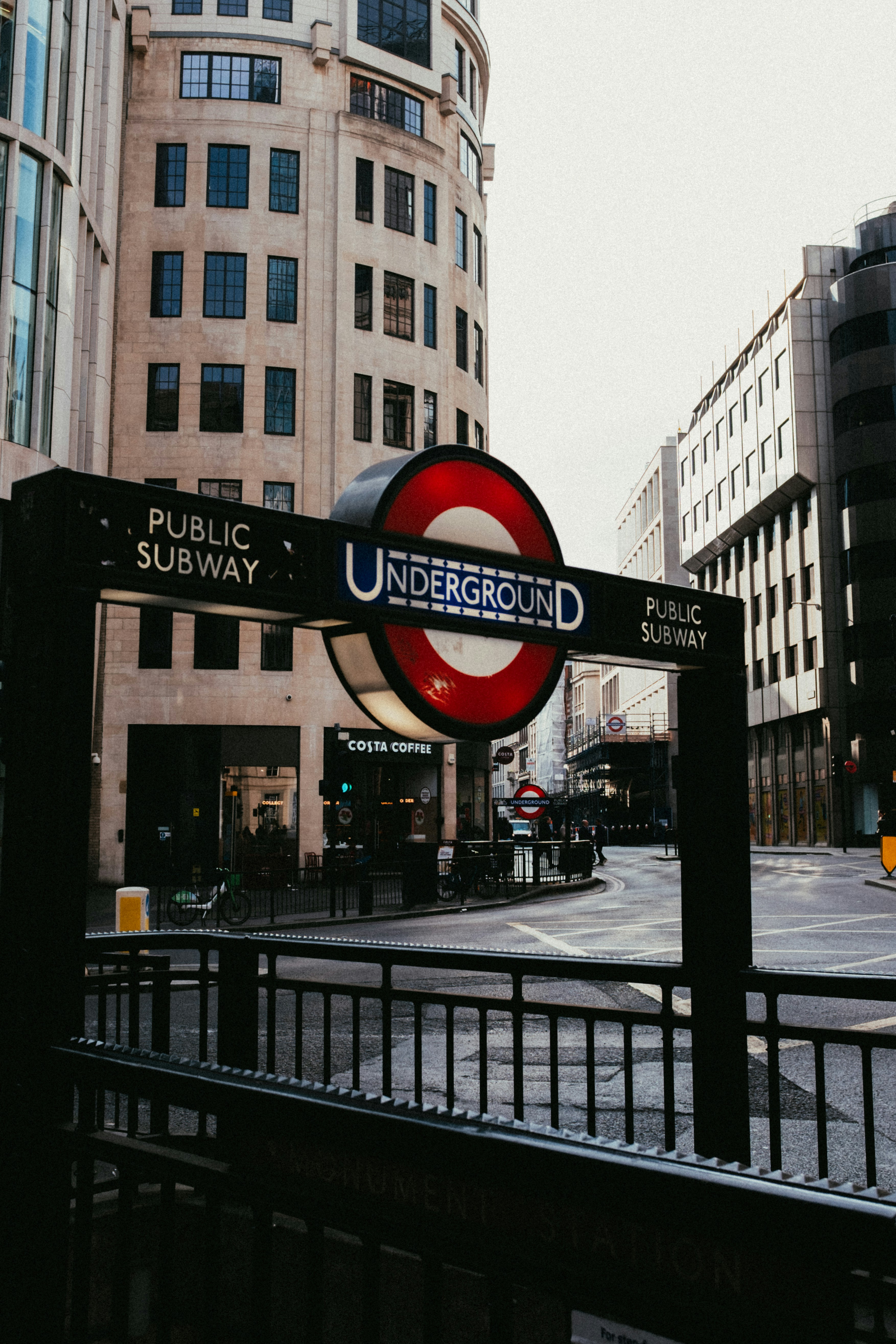 London Underground Circle: A Corner of Public Subversion