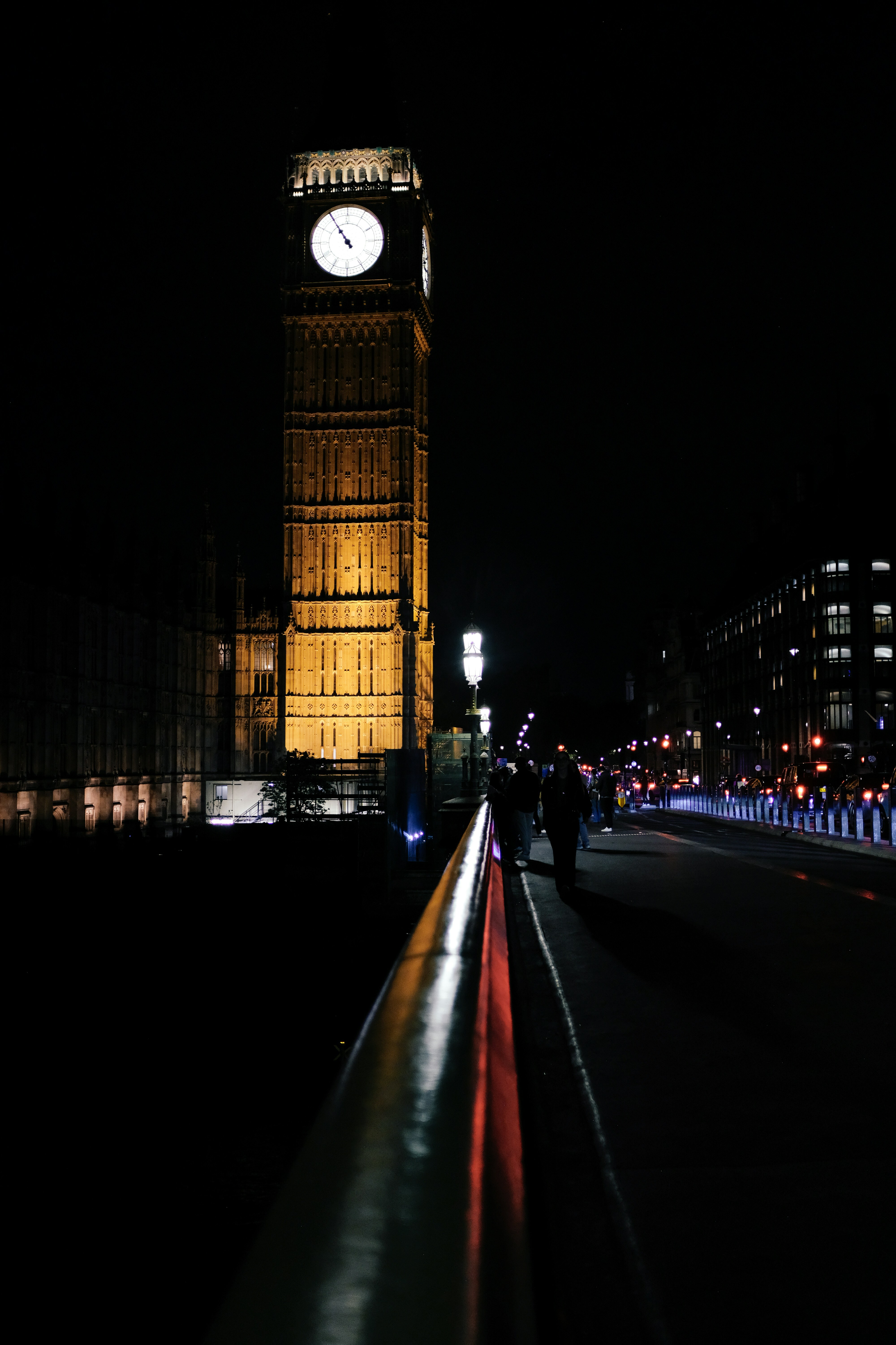 Midnight Clock Tower Walk: Westminster Quiet Between Neon and Stone