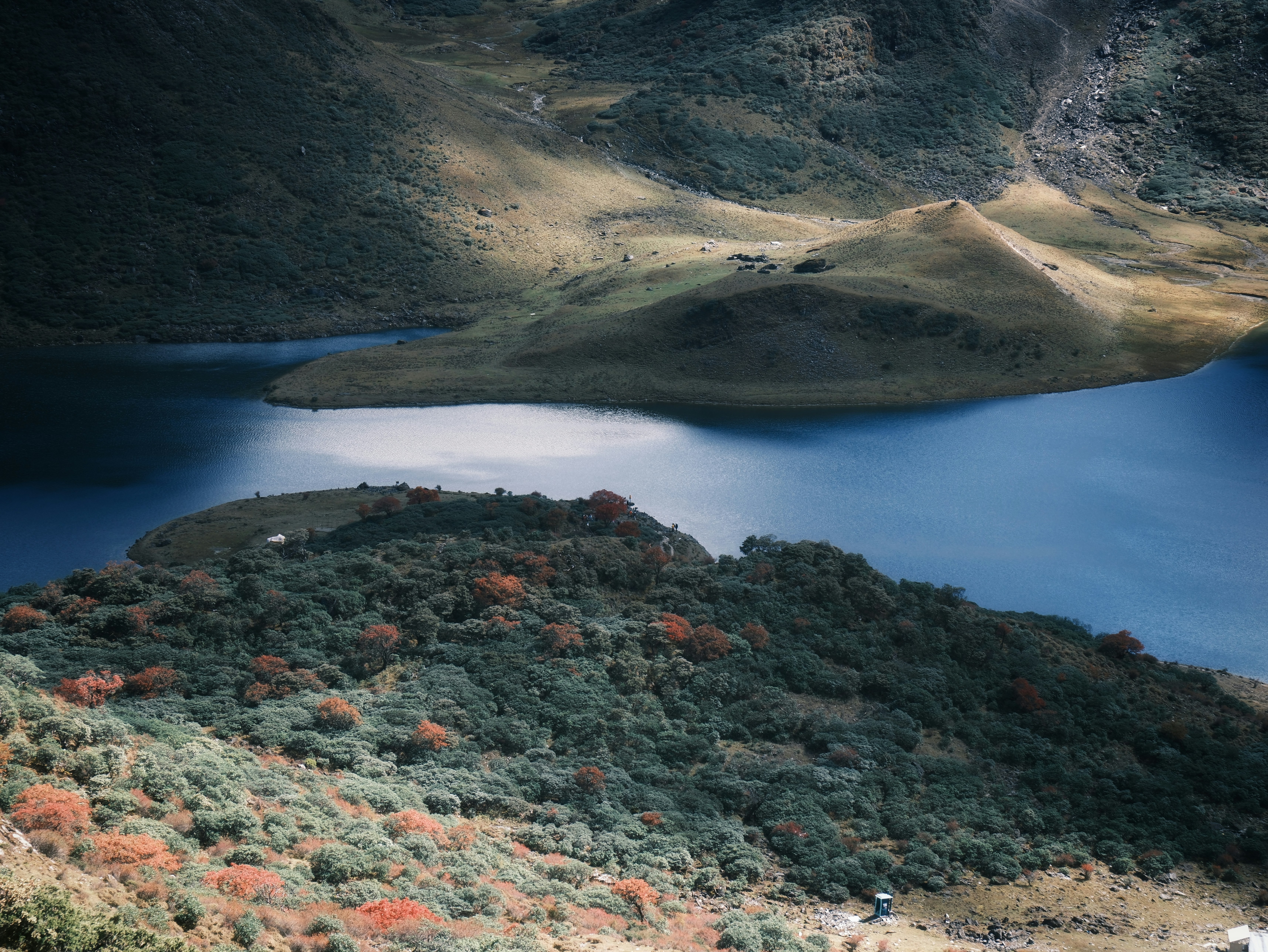 Emerald Lake Cirque: Autumn Tones on the Sierra Shore