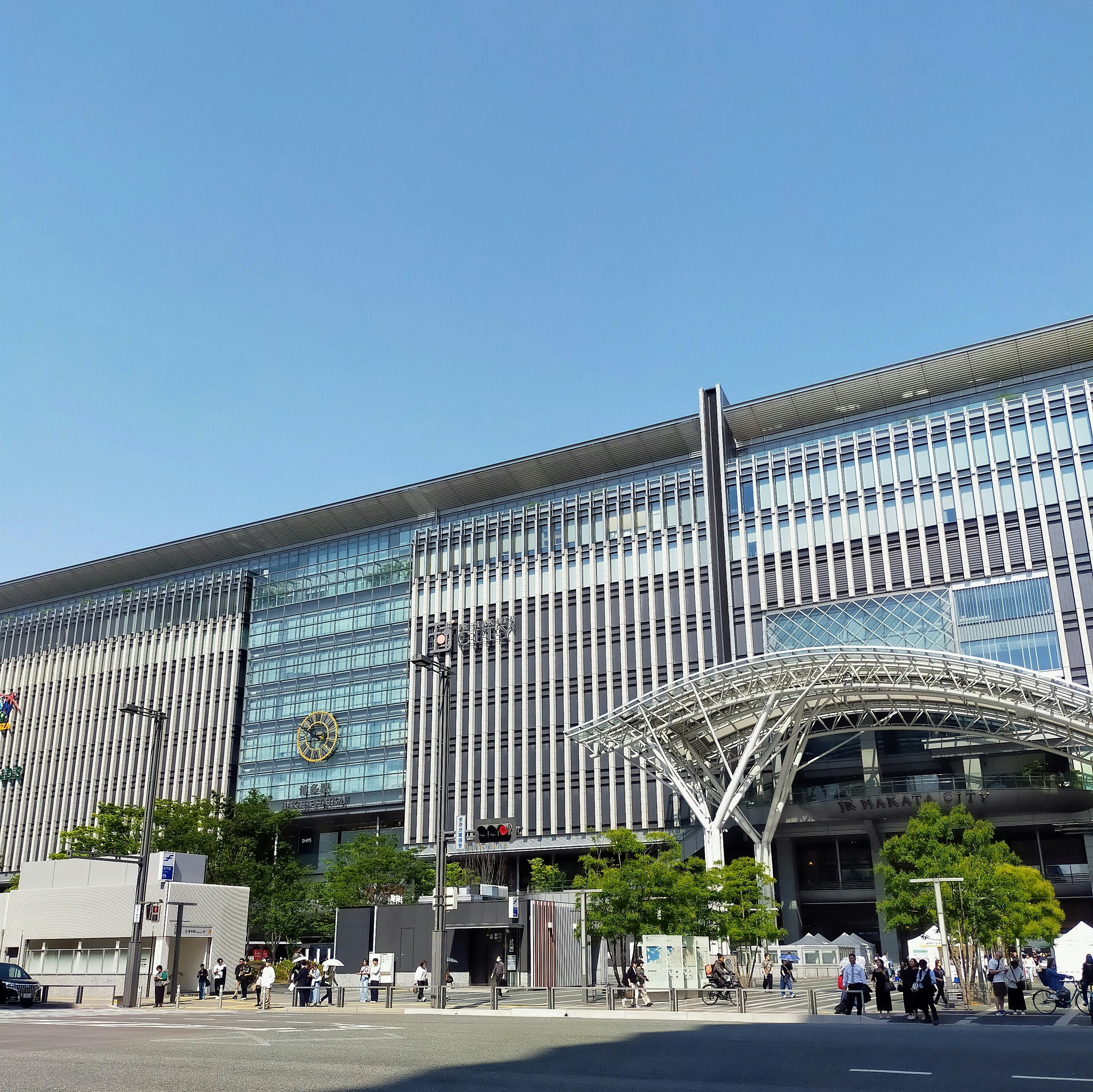 Bright Facade and Glass Canopy Over a Modern City Entrance
