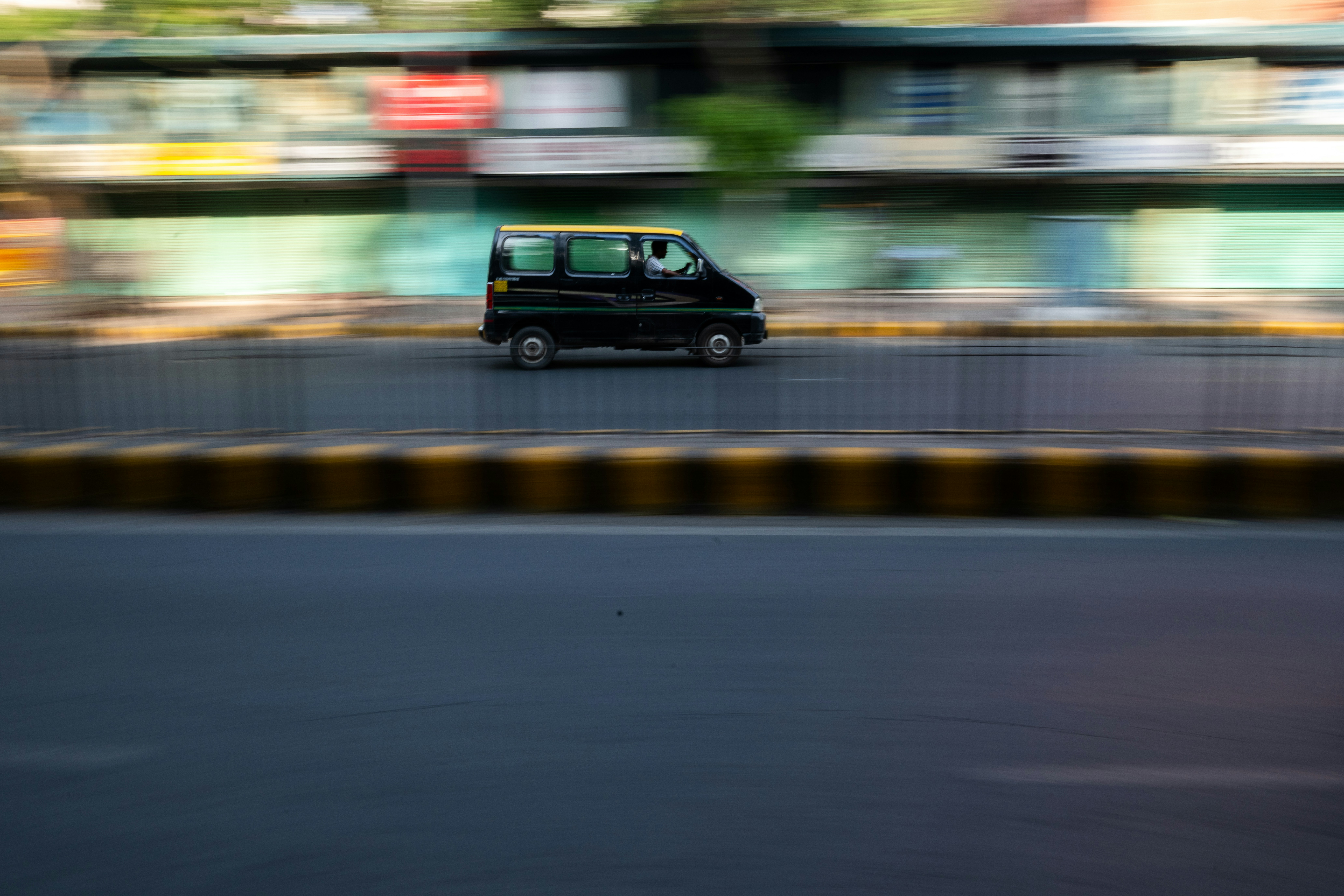Macro van, micro motion: a city tempo in blur