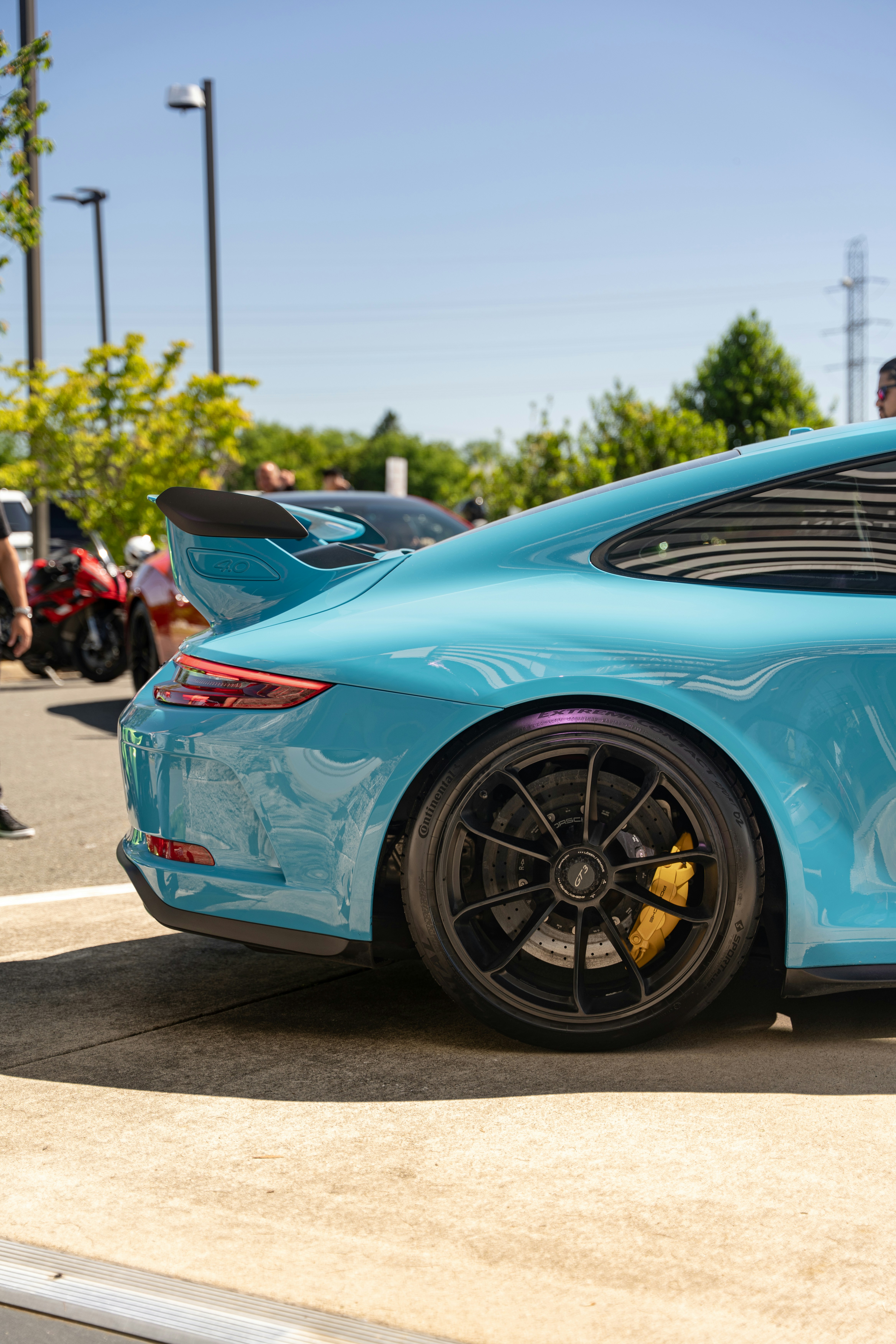 Aqua速: Blue Porsche at the Meet