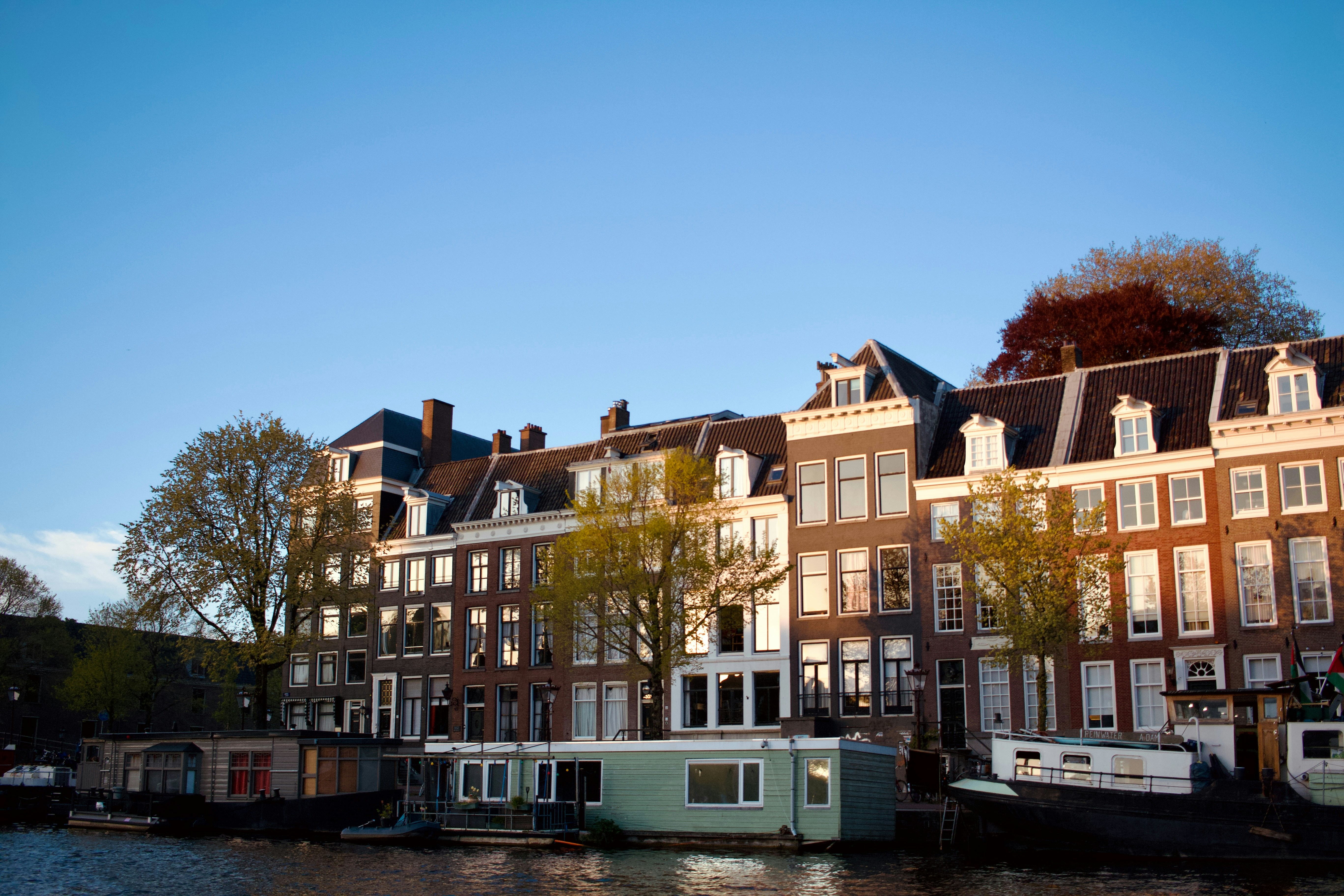 Canalfront Facades: Row Houses Stretched Along the Water