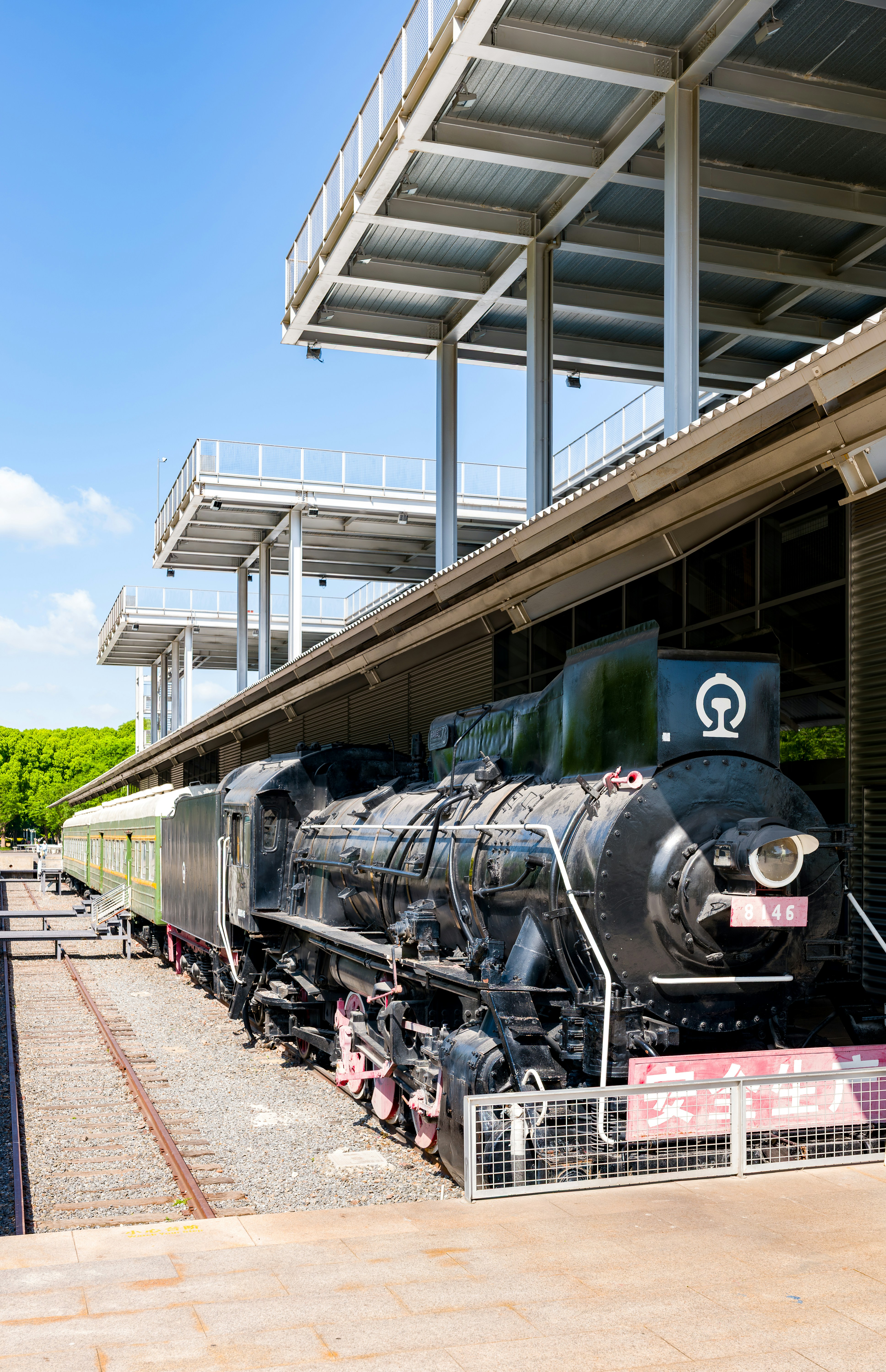 Steam Guardian at the Platform Edge