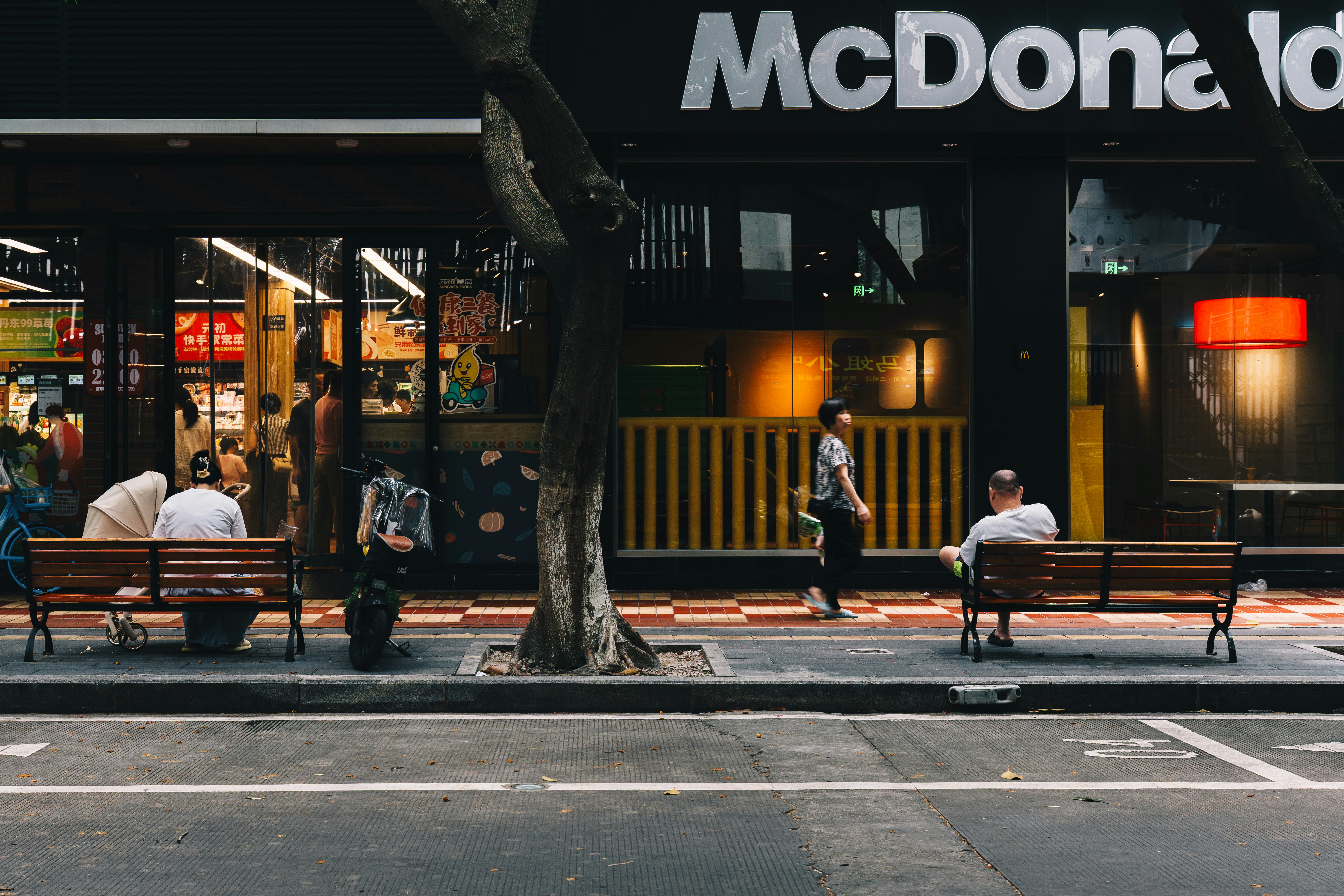 McDonald’s Pedestrian Pause: A Quiet Moment in City Glass and Wood