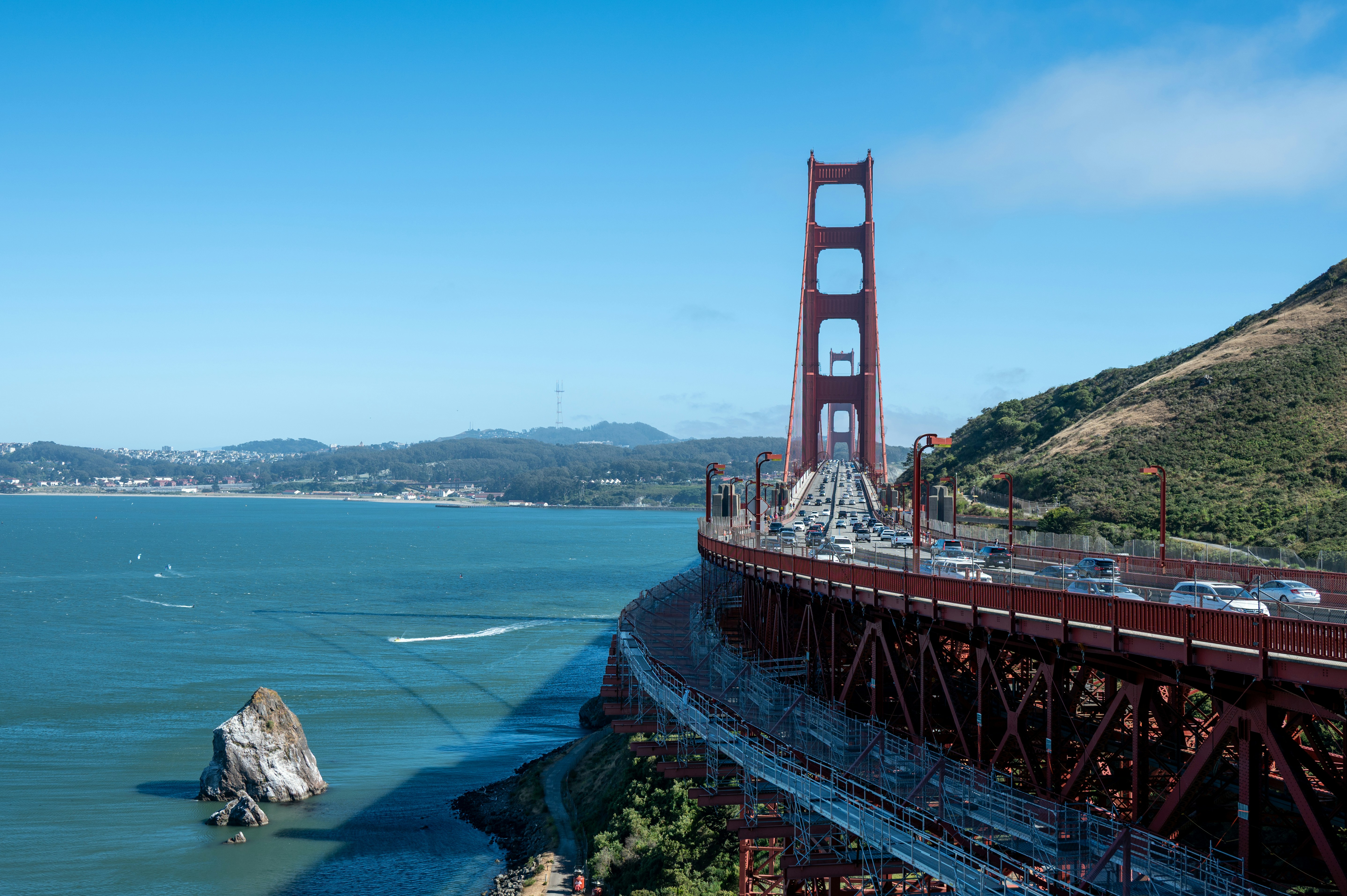 Red Span, Blue Bay: The Golden Gate’s Vein in the Sky