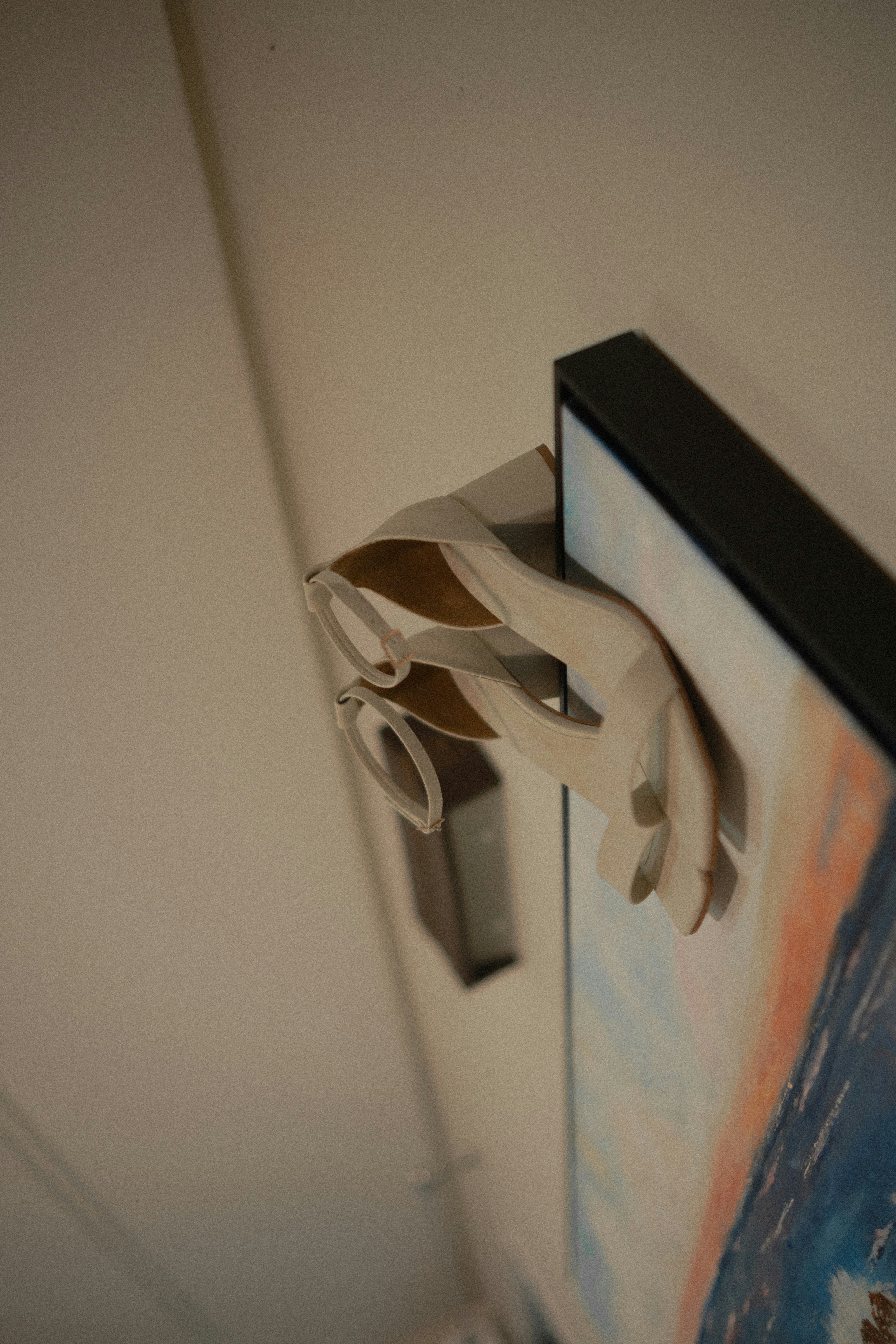 Hinged Confetti: A Close‑Up on Frayed Straps and Edges