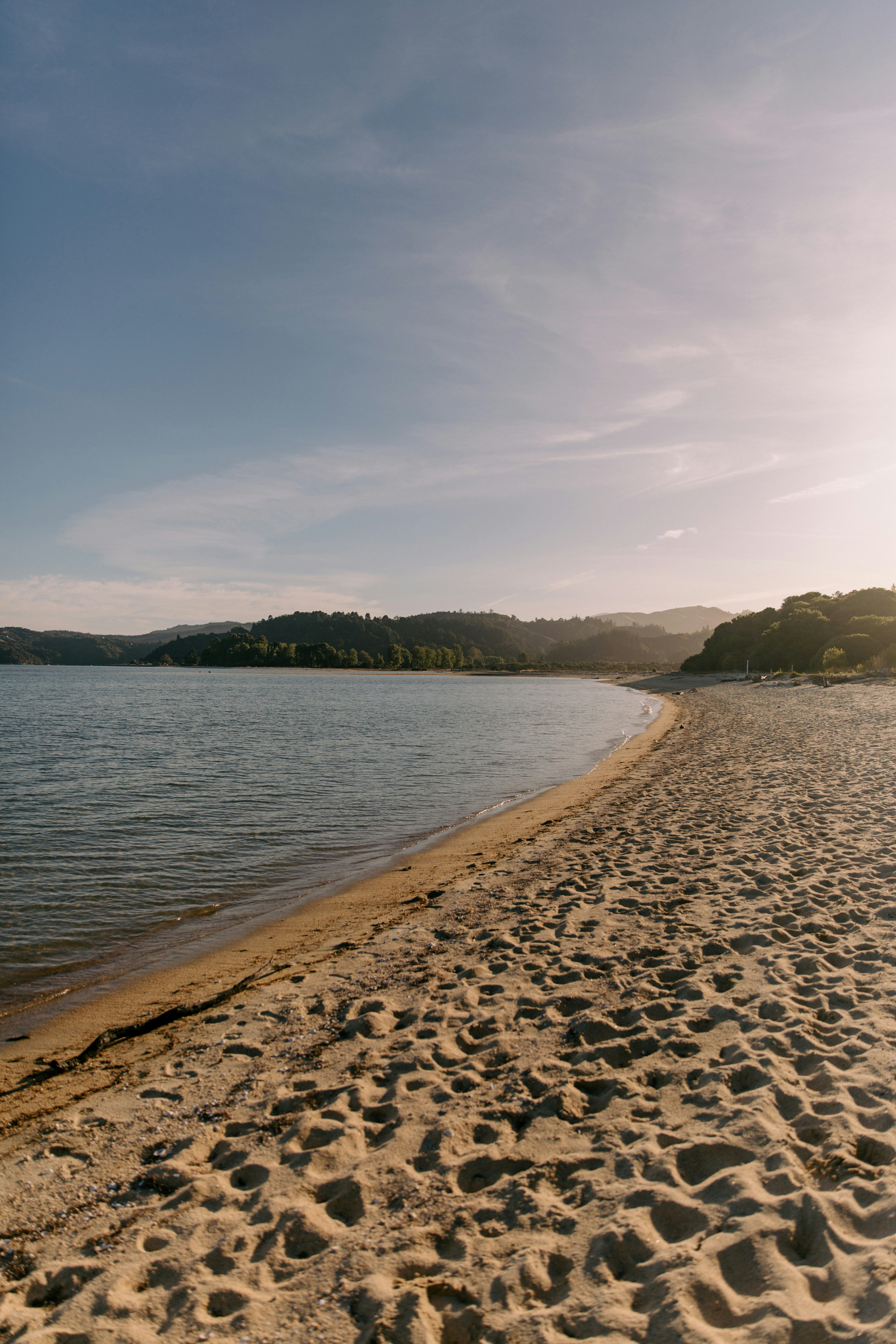 Sunlit Promenade: A Quiet Beach Loop Along the Water
