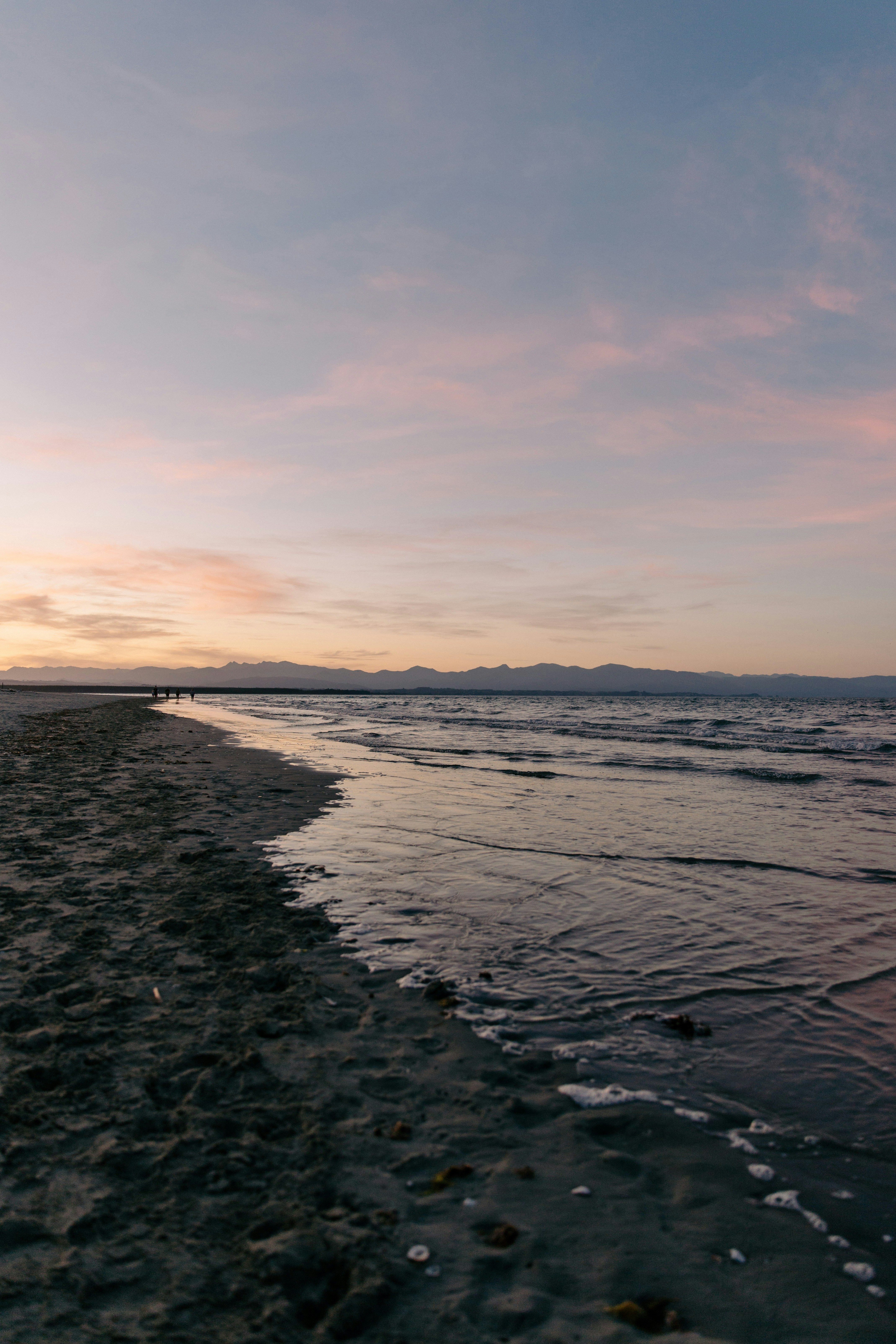 Sunset Ridge: A Quiet Tidal Walk Along the Dune