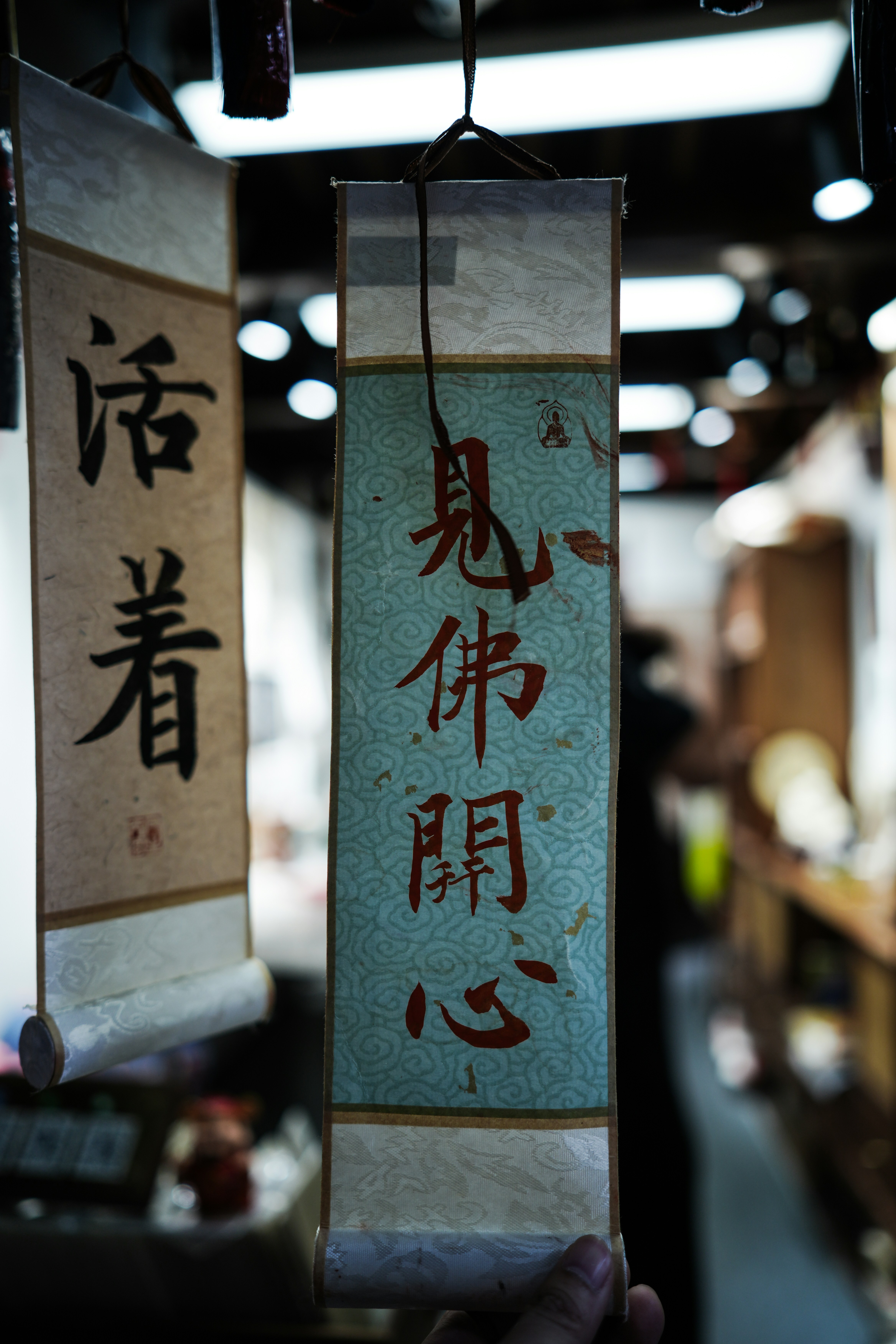 Taiwanese Lanterns: A Vertical Poem Enshrined in Market Light