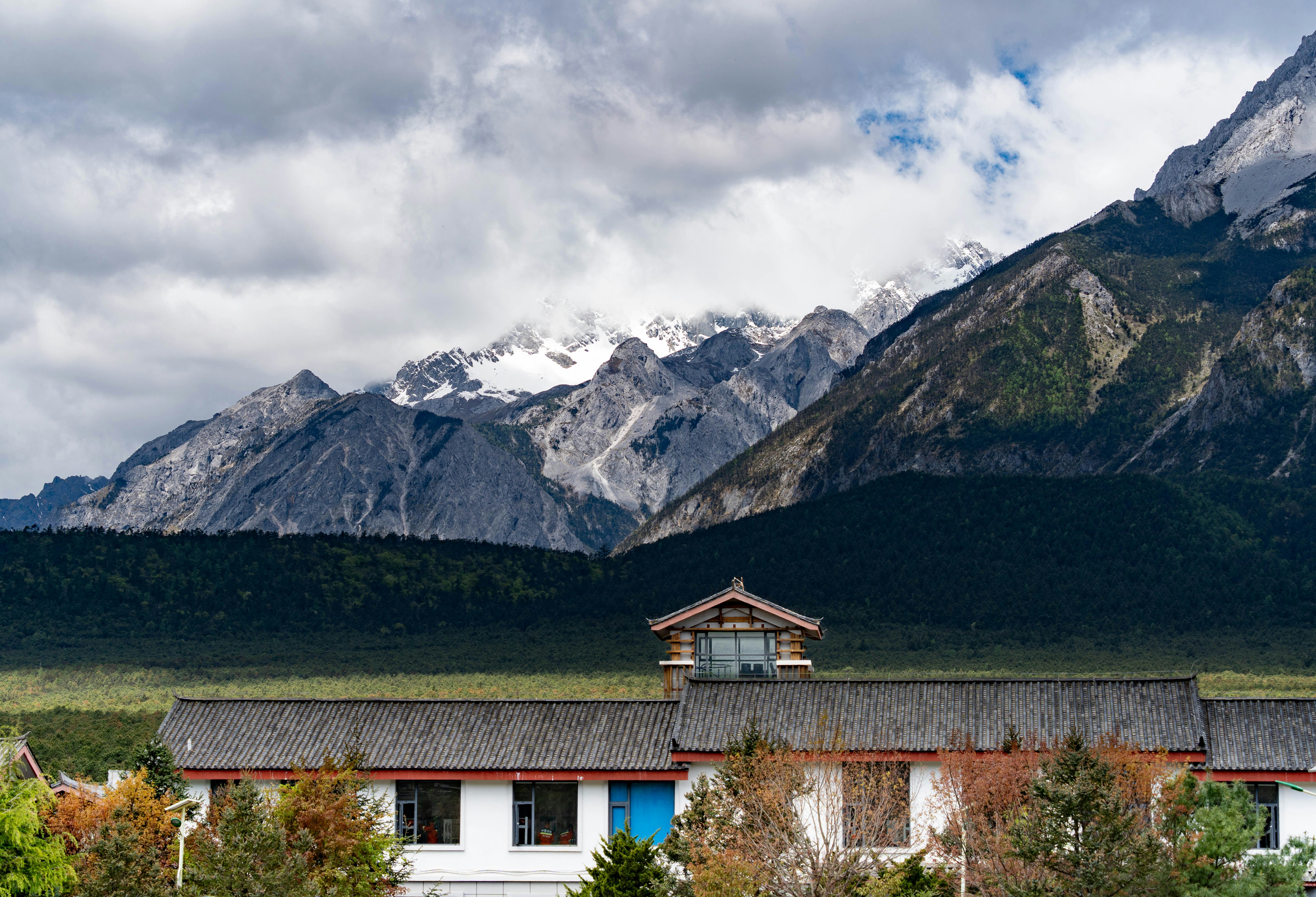Mountain Lodge Beneath the Passage of Clouds