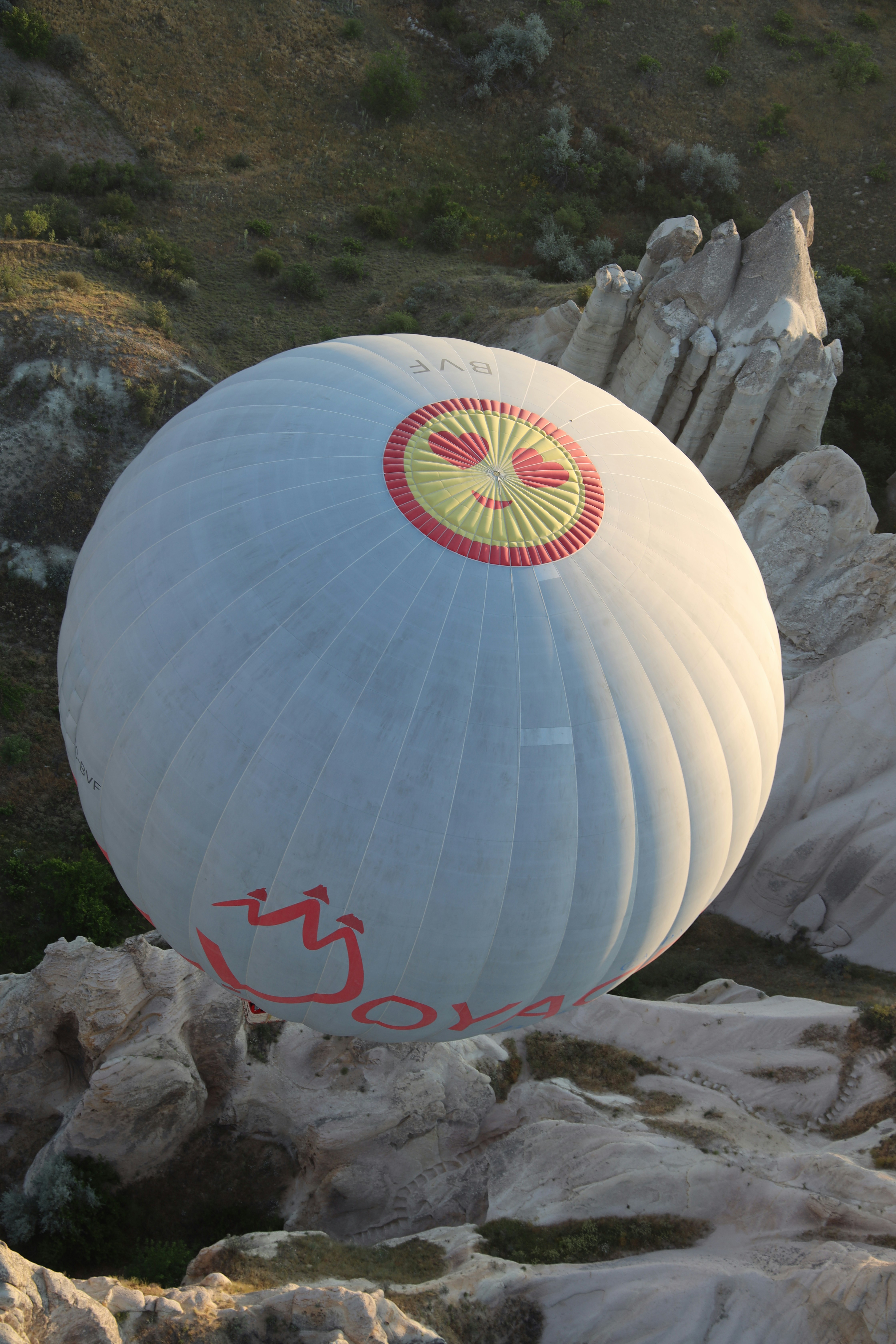 Balloon over Stonebloom Ridge