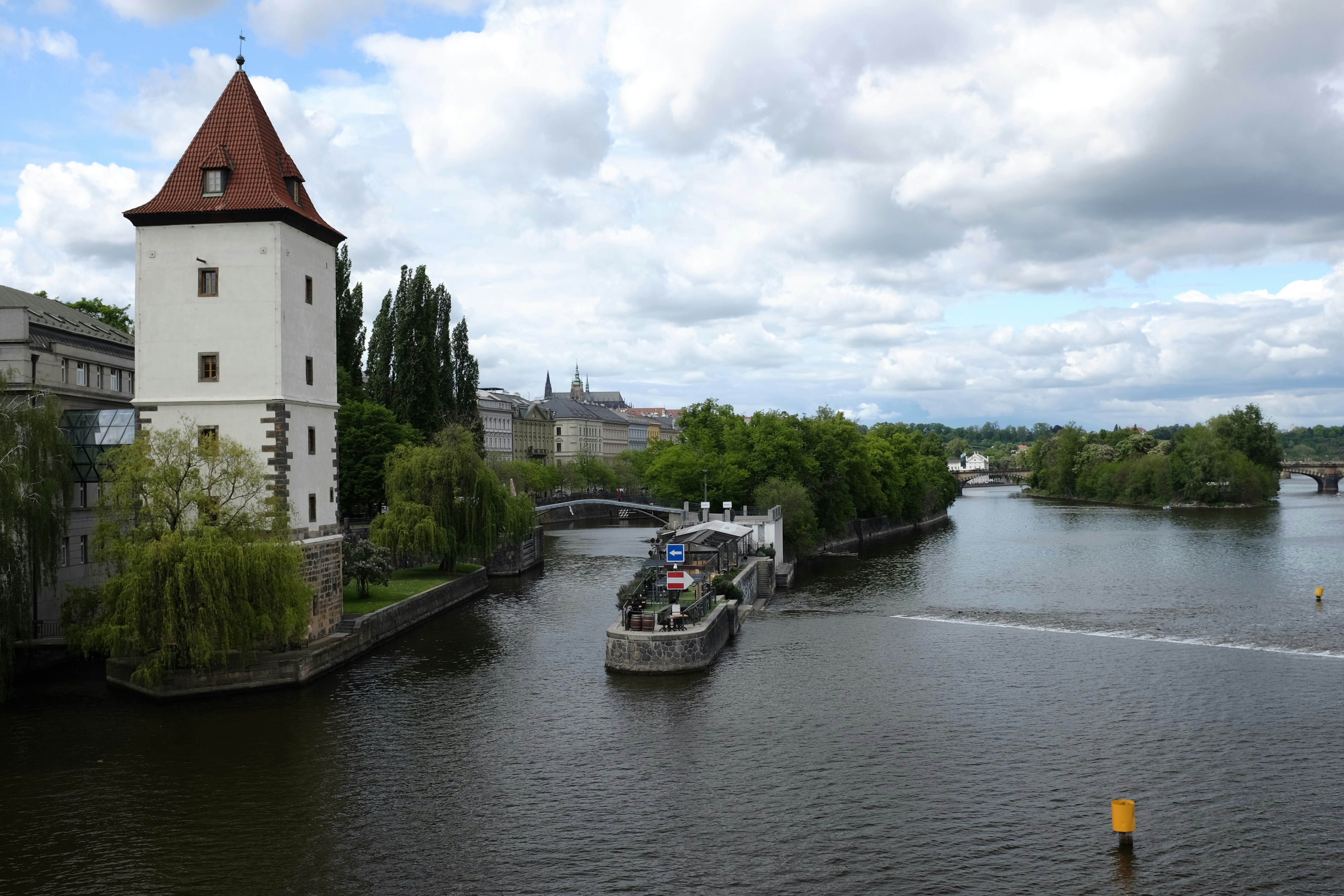 Towering Riverside Gateways: A Quiet Tour Along the Weir