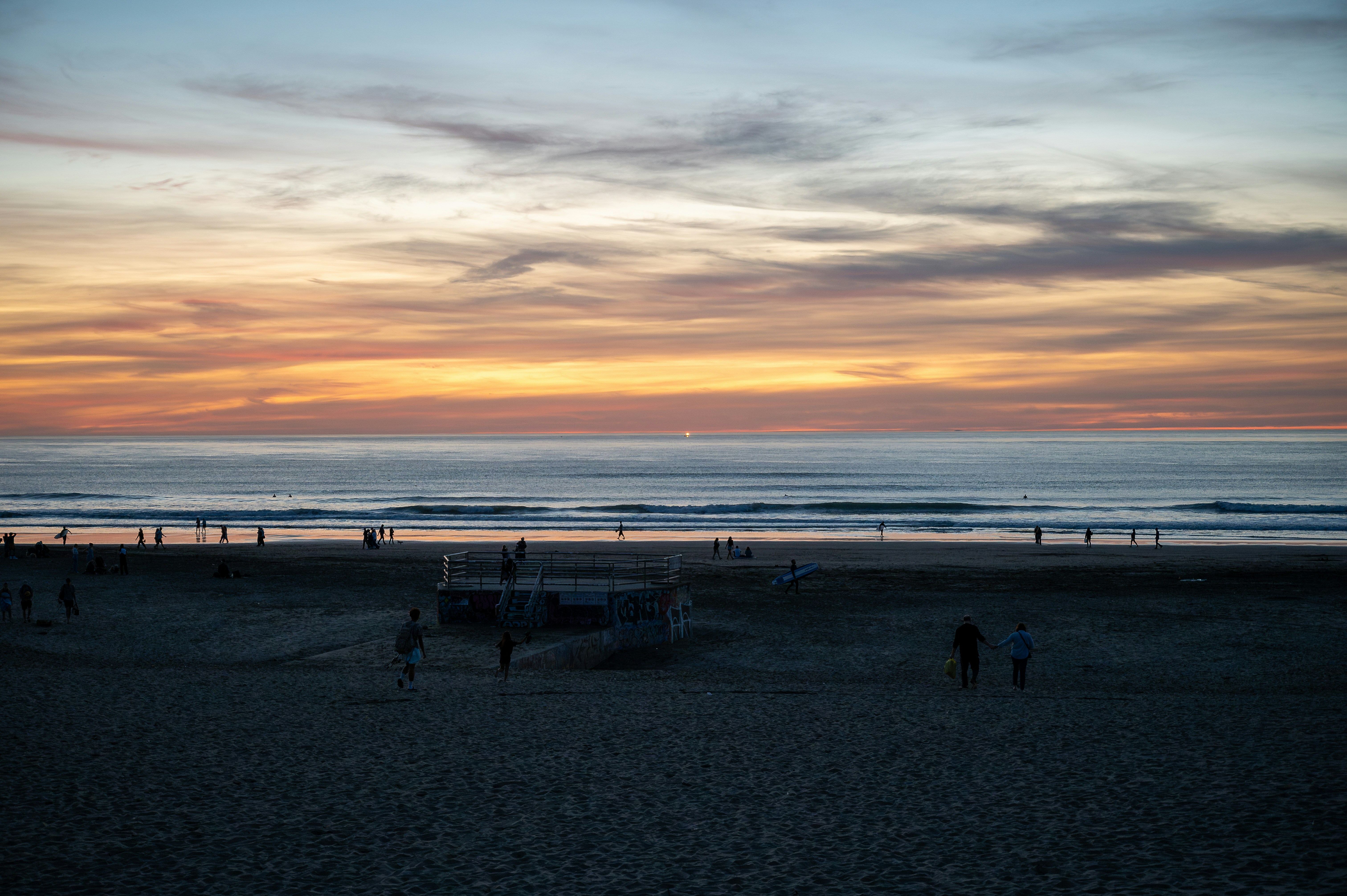 Dusk at the Quiet Shore: Silhouettes and Soft Lights