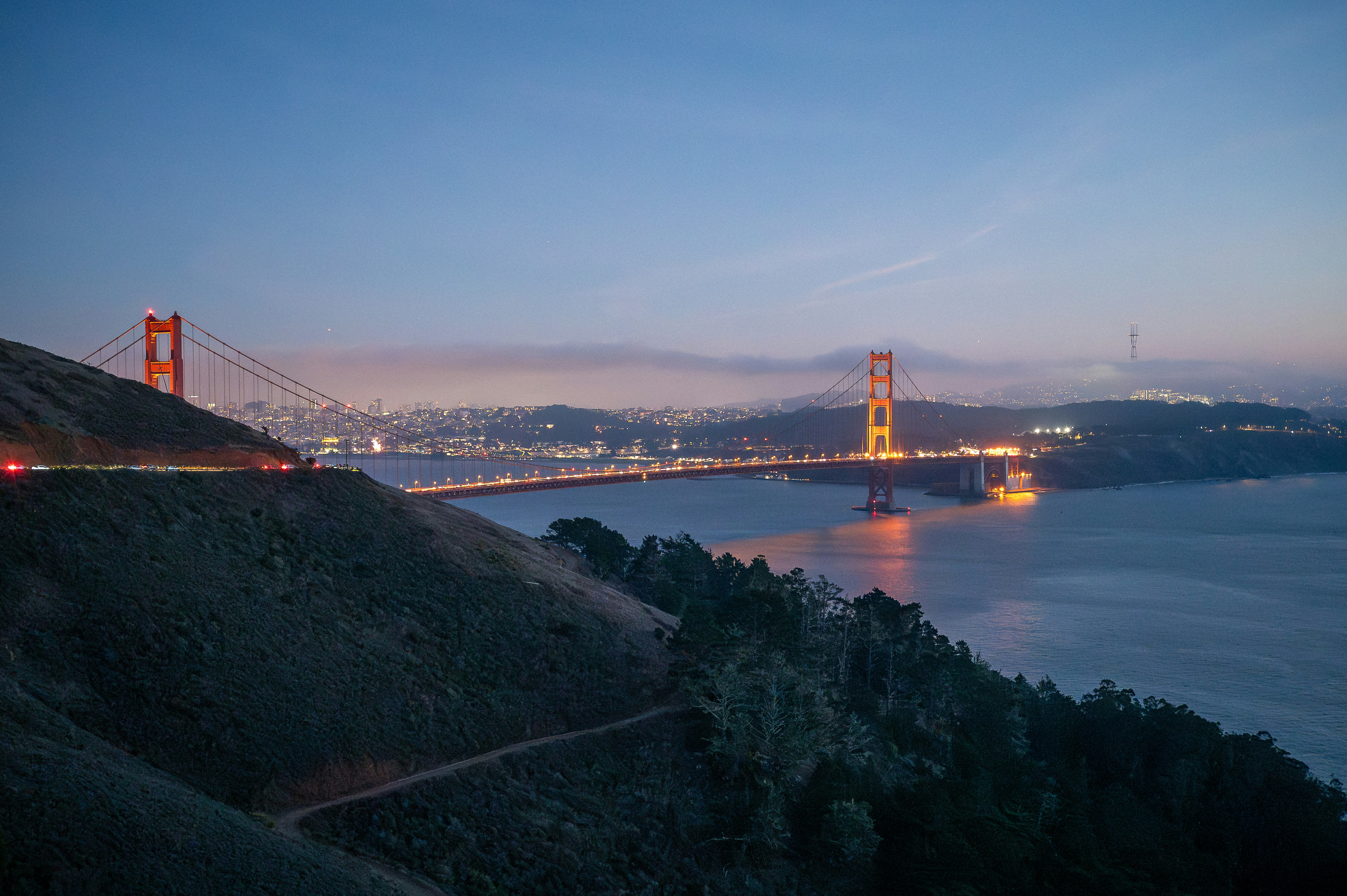 Golden Gate in Twilight: Silent Approach Across the Bay