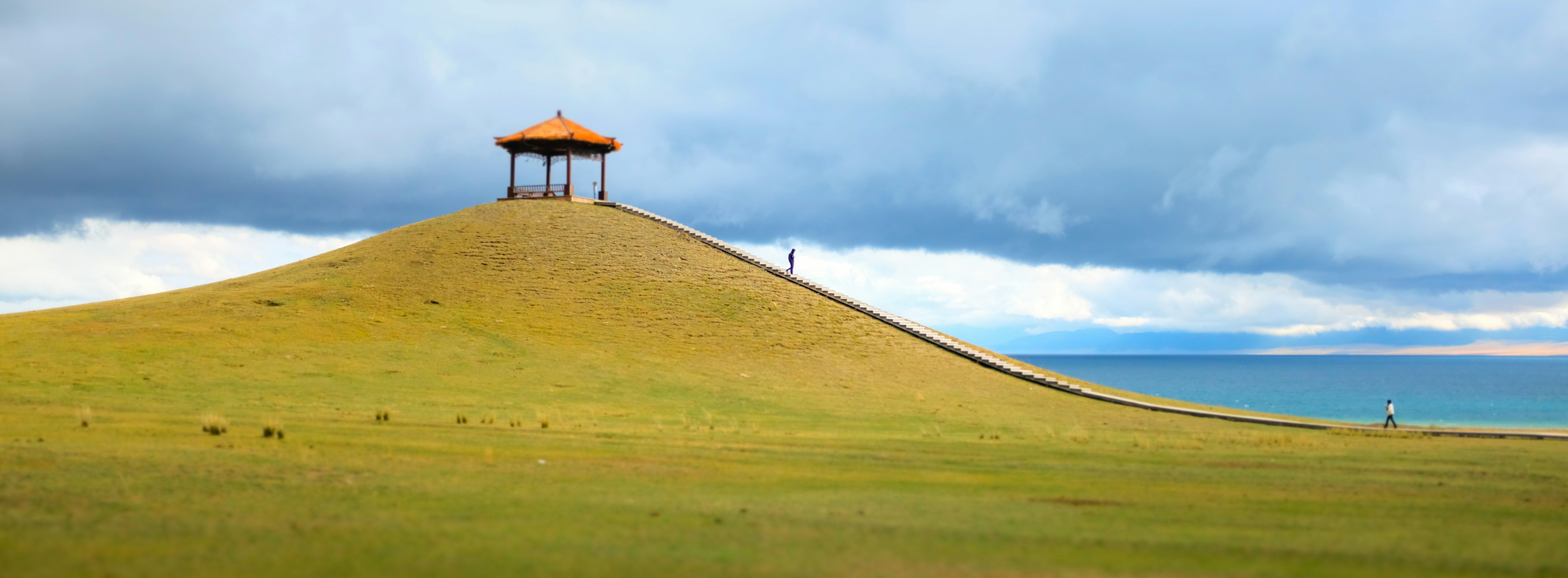 Hilltop Pavilion: A Quiet Crest Over a Coastal Plain