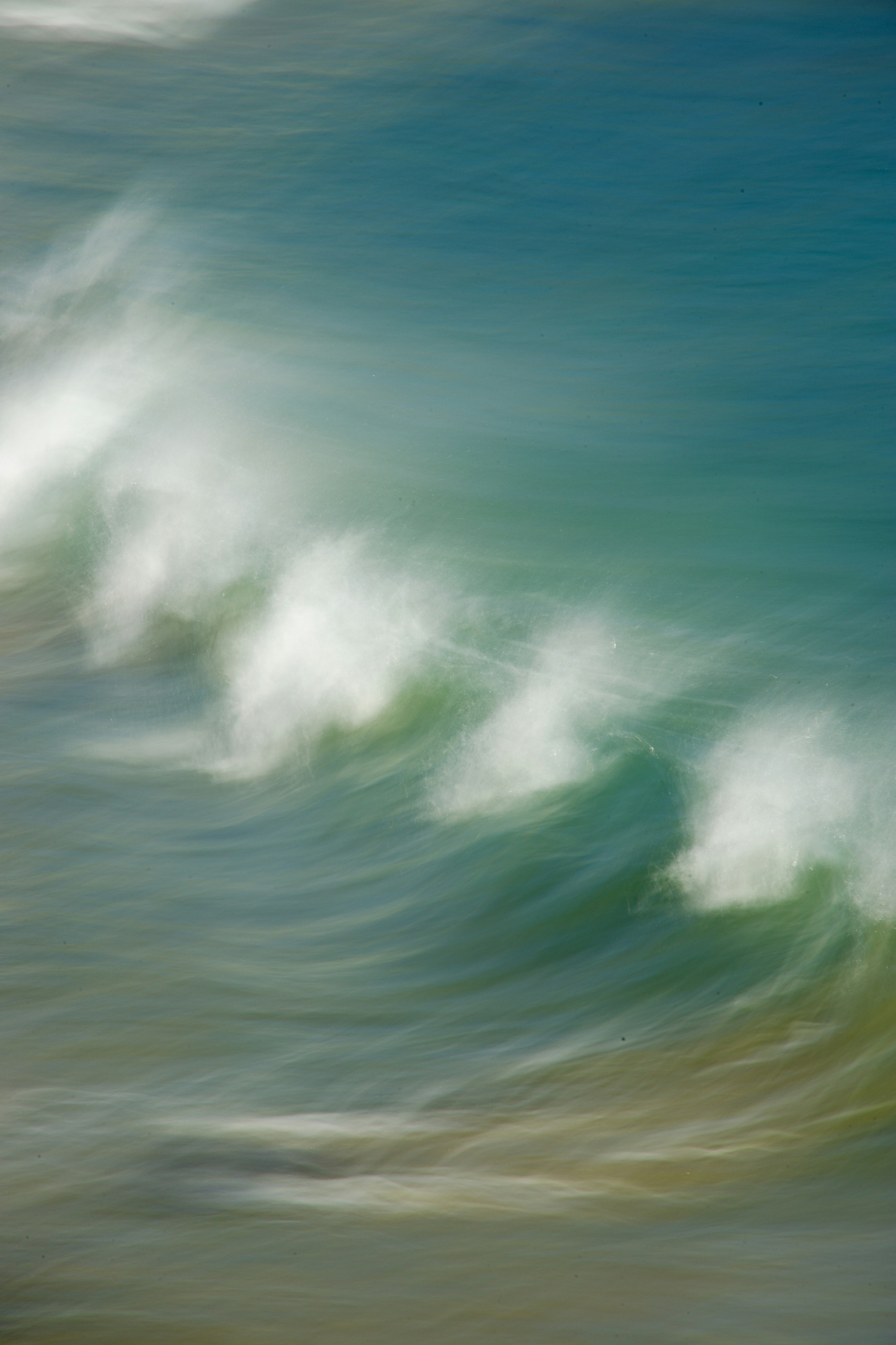 Tidal Brush: A Soft-focus Wave in Motion